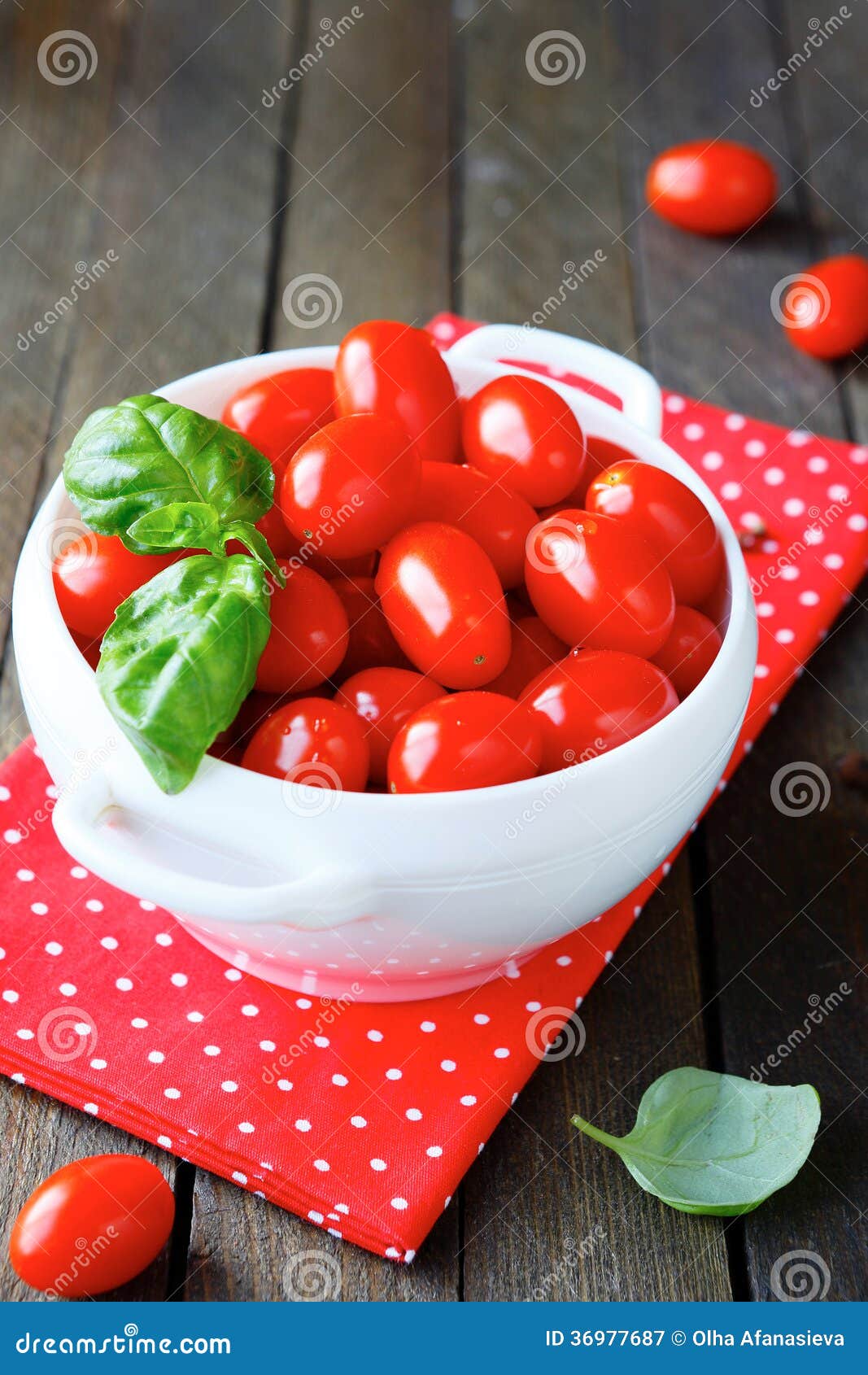 Fresh Cherry Tomatoes in a Tureen Stock Image - Image of ripe, marzano ...