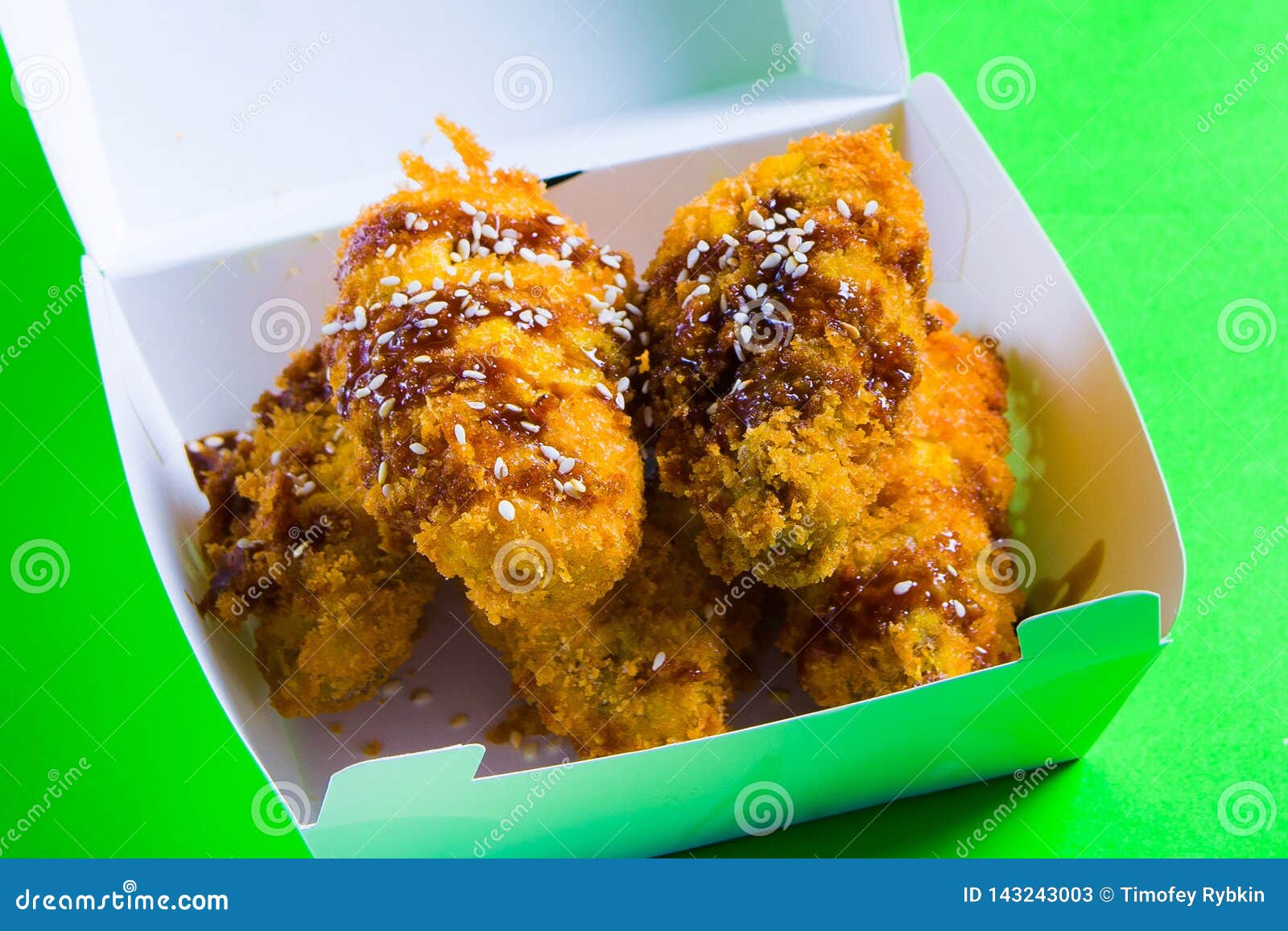 Fresh Chicken Nuggets in a Carton Stock Image - Image of fresh, fast ...