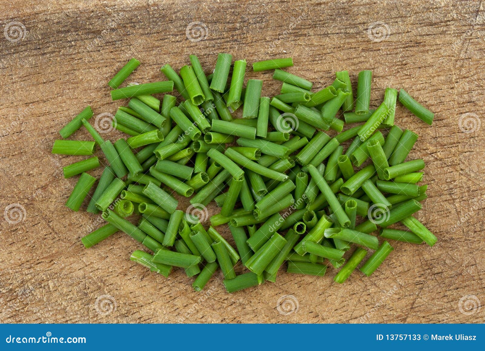 Fresh chives chopped stock image. Image of green, board - 13757133