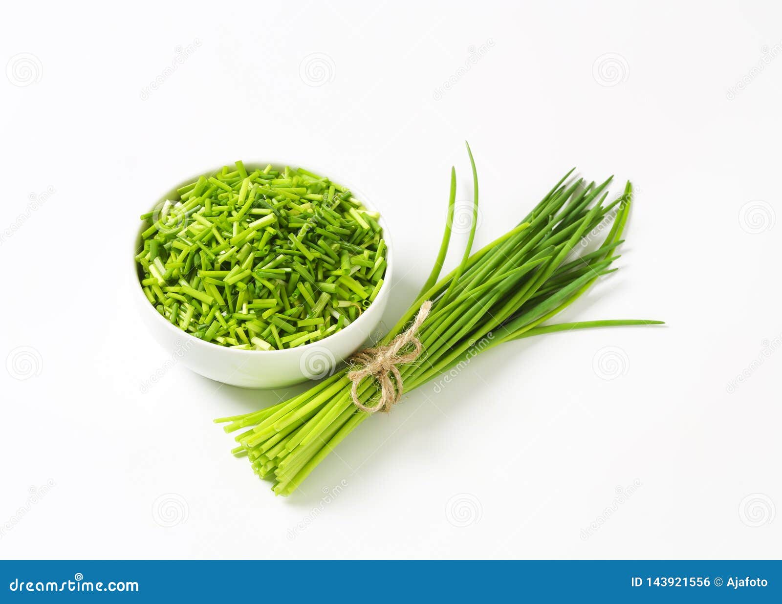 Fresh chopped chives stock photo. Image of organic, plant - 143921556