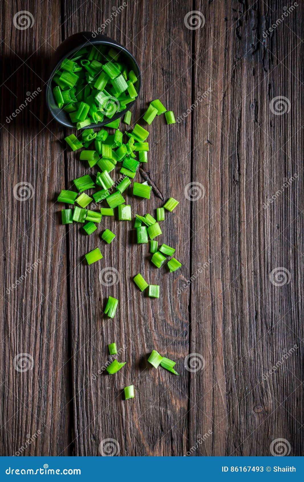 Fresh Chopped Chives in Small Bowl Stock Image - Image of spring, fresh ...