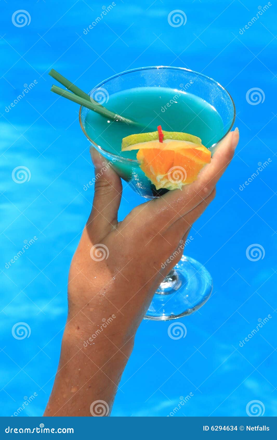 Fresh cocktail by the pool stock photo. Image of glass - 6294634