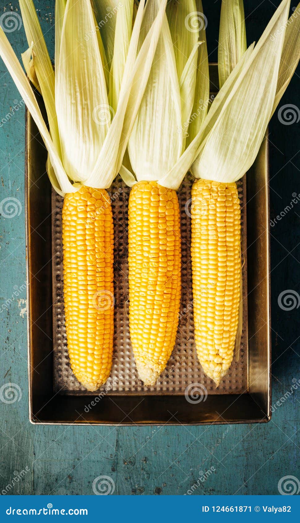 Fresh Corn Cobs on a Baking Tray. Stock Image - Image of grill, roasted ...