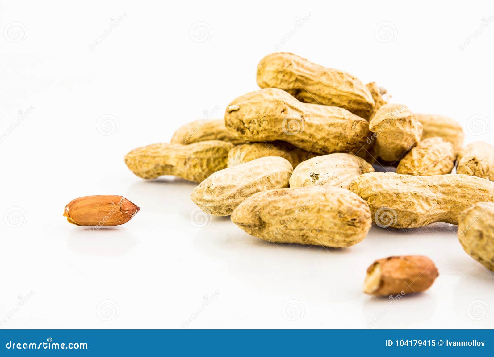 Fresh Crunchy Peanuts with Shells Stock Image - Image of groundnut ...