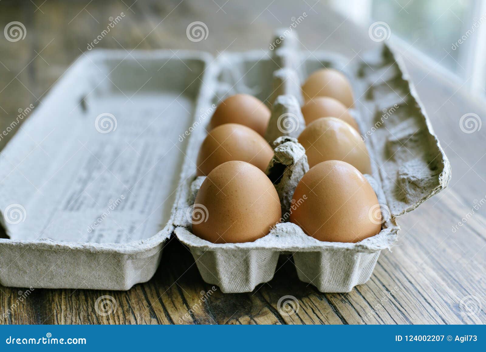 Fresh Eggs in an Egg Carton Stock Image - Image of farm, fresh: 124002207