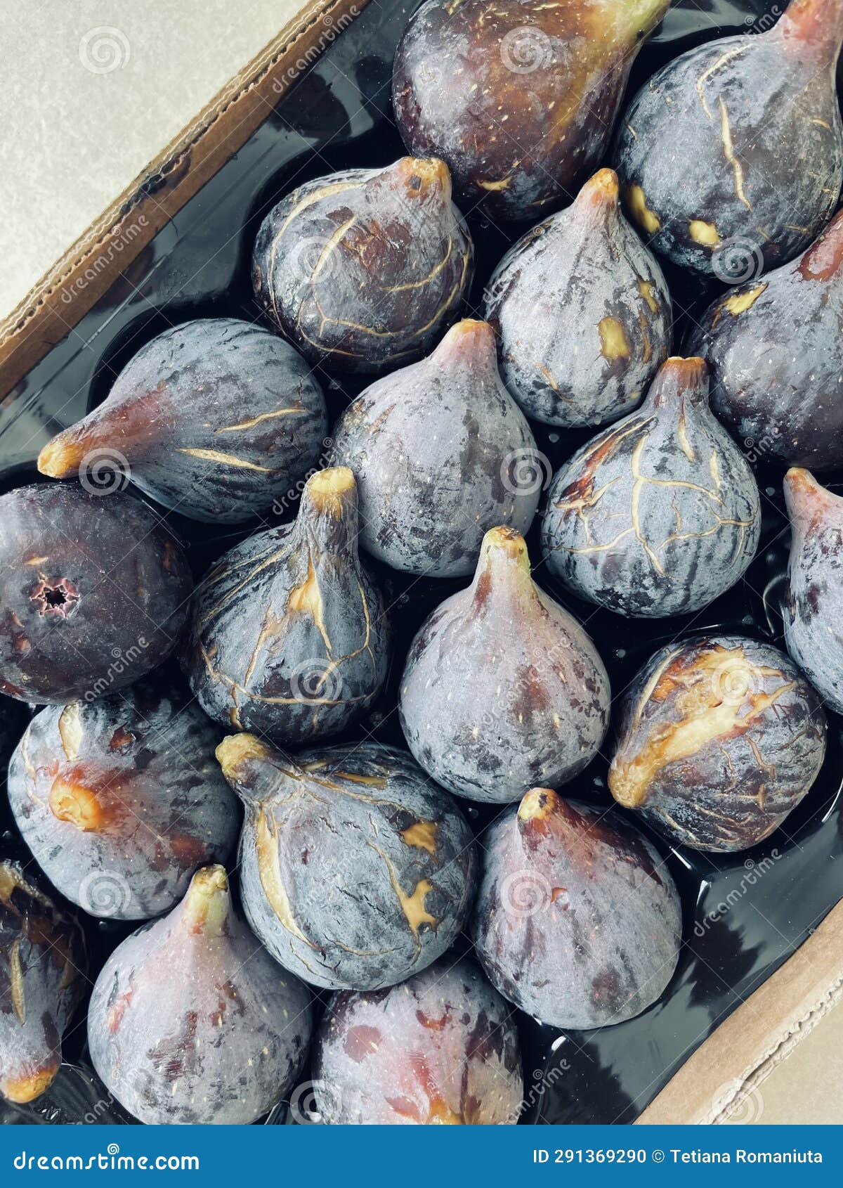 Fresh Fig Fruits in a Box Close-up Stock Photo - Image of produce, crop ...
