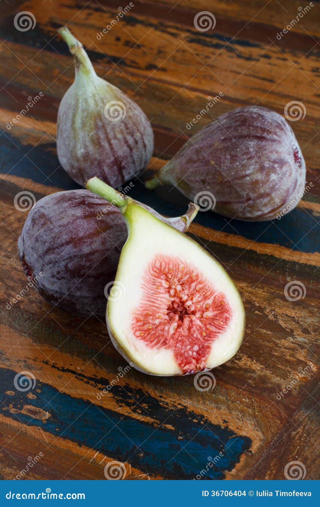 Fresh Figs on a Wooden Table Stock Photo - Image of market, segment ...
