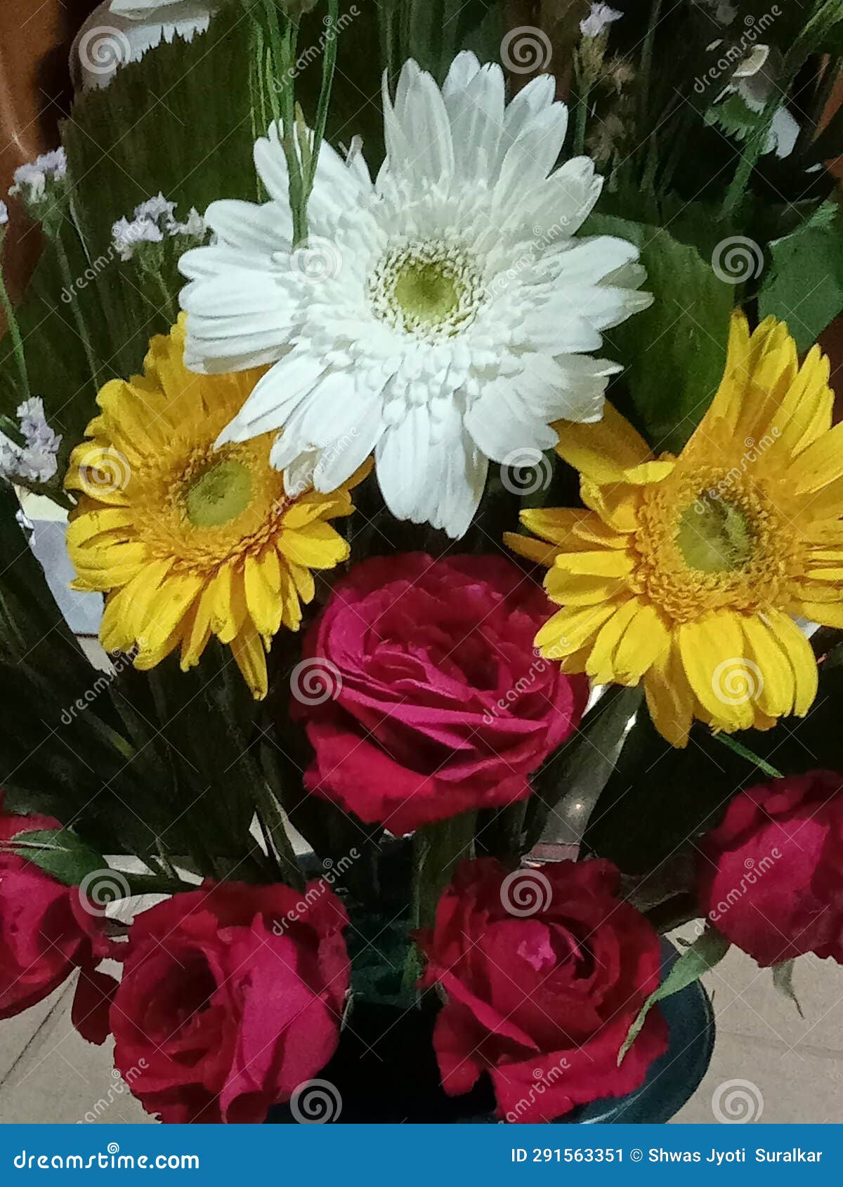 Fresh Flowers Buke with Red Roses Stock Image - Image of flowers, buke ...