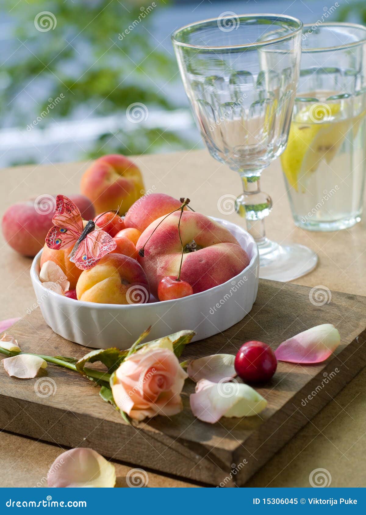 Fresh fruit in bowl stock image. Image of garden, napkin - 15306045