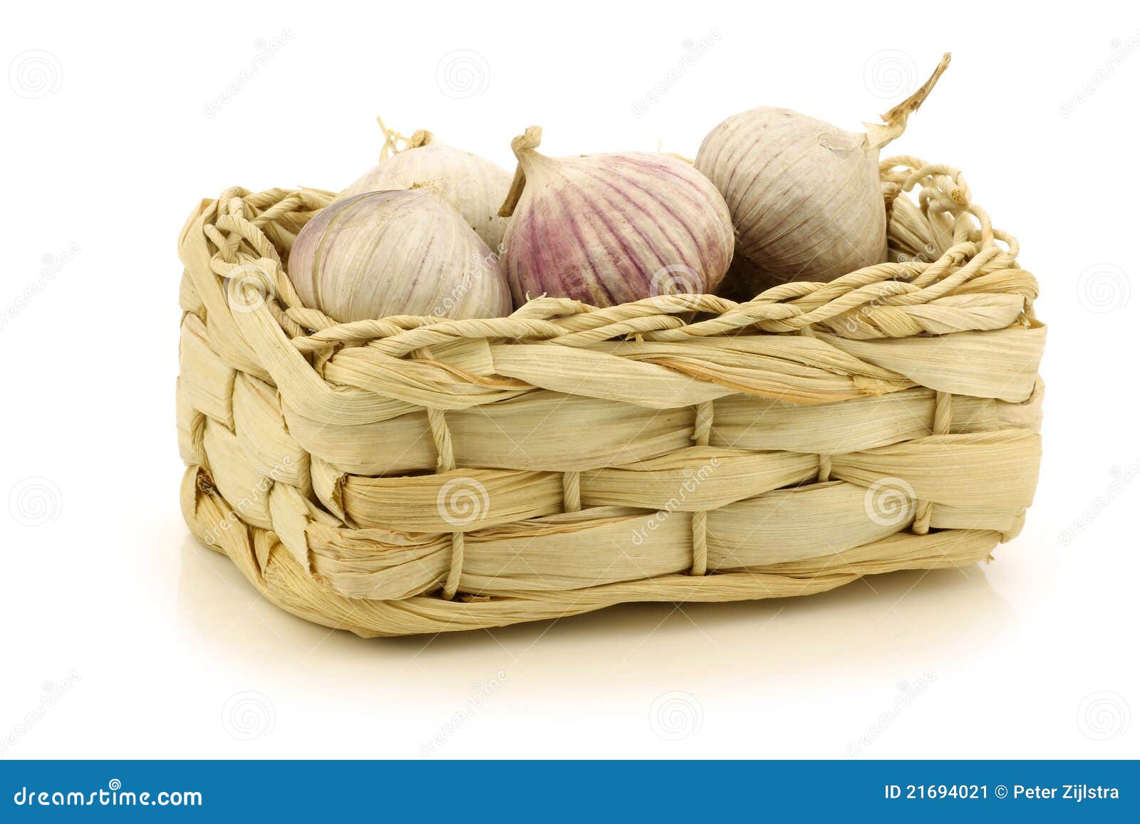 Fresh Garlic Bulbs in a Woven Basket Stock Image - Image of flavor ...