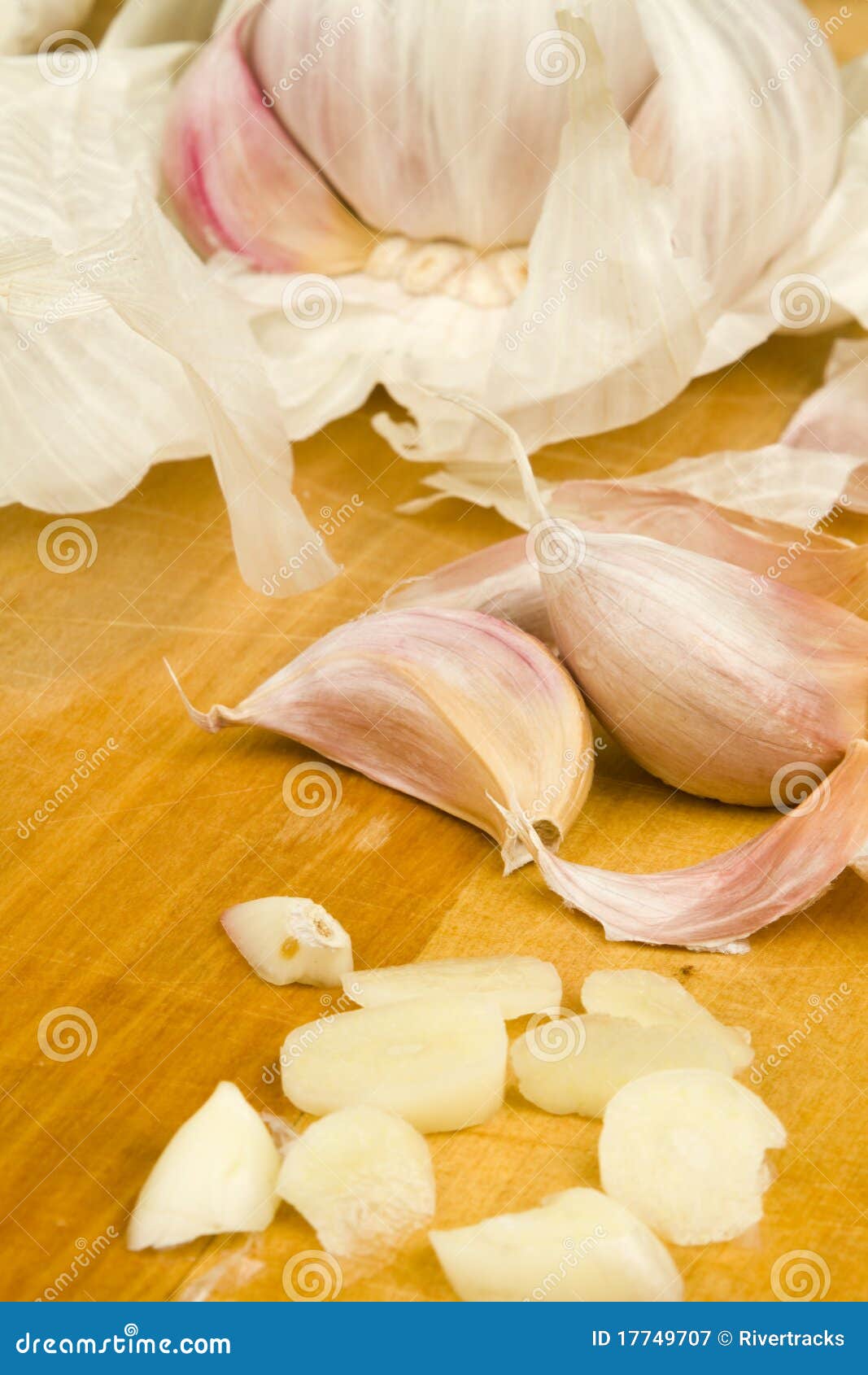 Fresh garlic cloves stock image. Image of medicinal, spice - 17749707