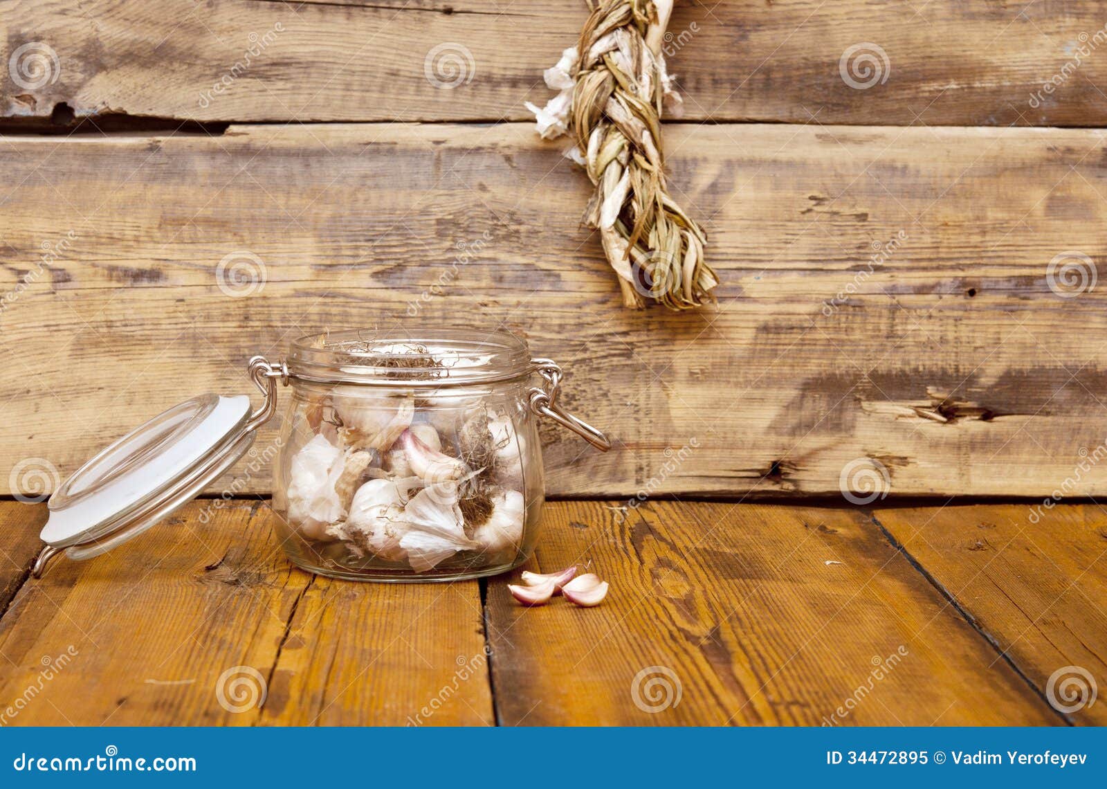 Fresh garlic in glass jar stock image. Image of clean - 34472895