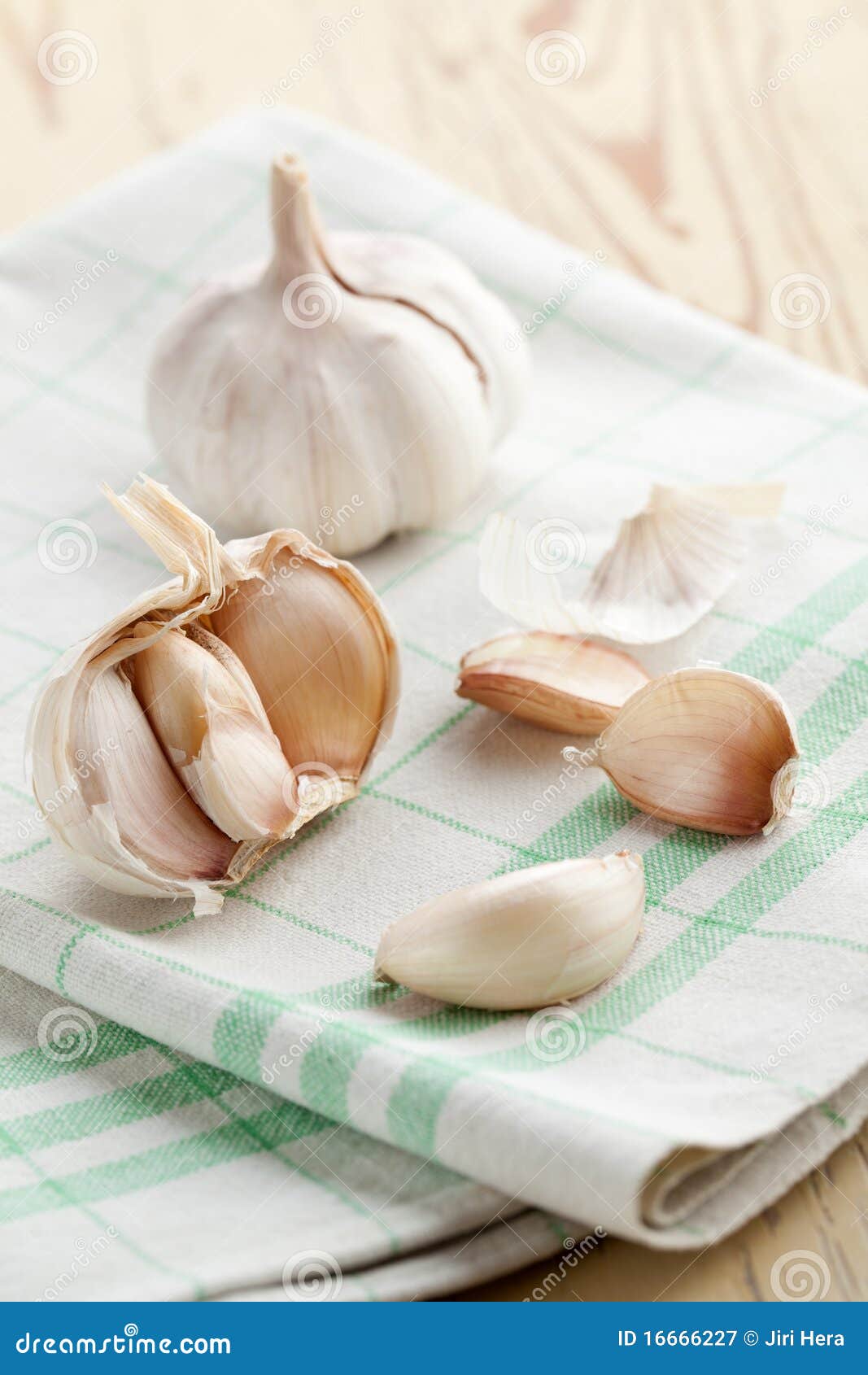 Fresh Garlic on Kitchen Table Stock Image - Image of taste, eating ...