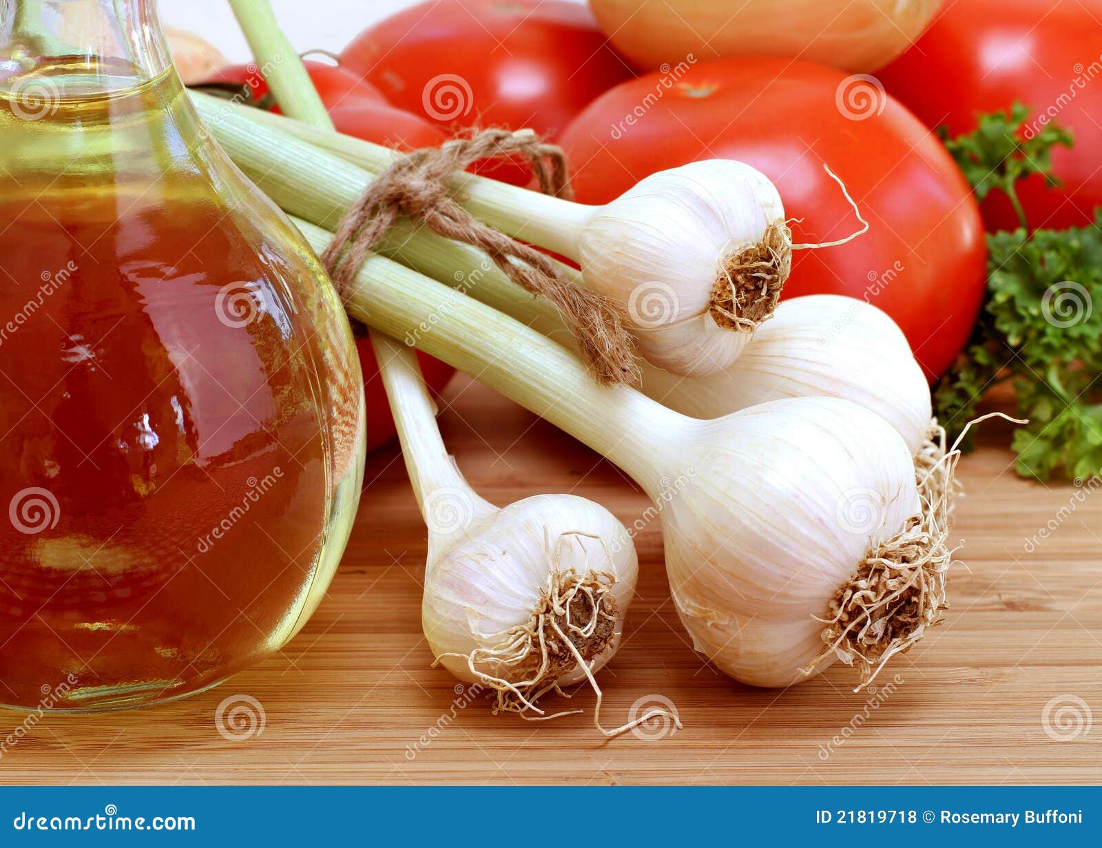 Fresh Garlic with stems stock photo. Image of close, rope - 21819718 Fresh Garlic with stems stock photo. Image of close, rope - 21819718