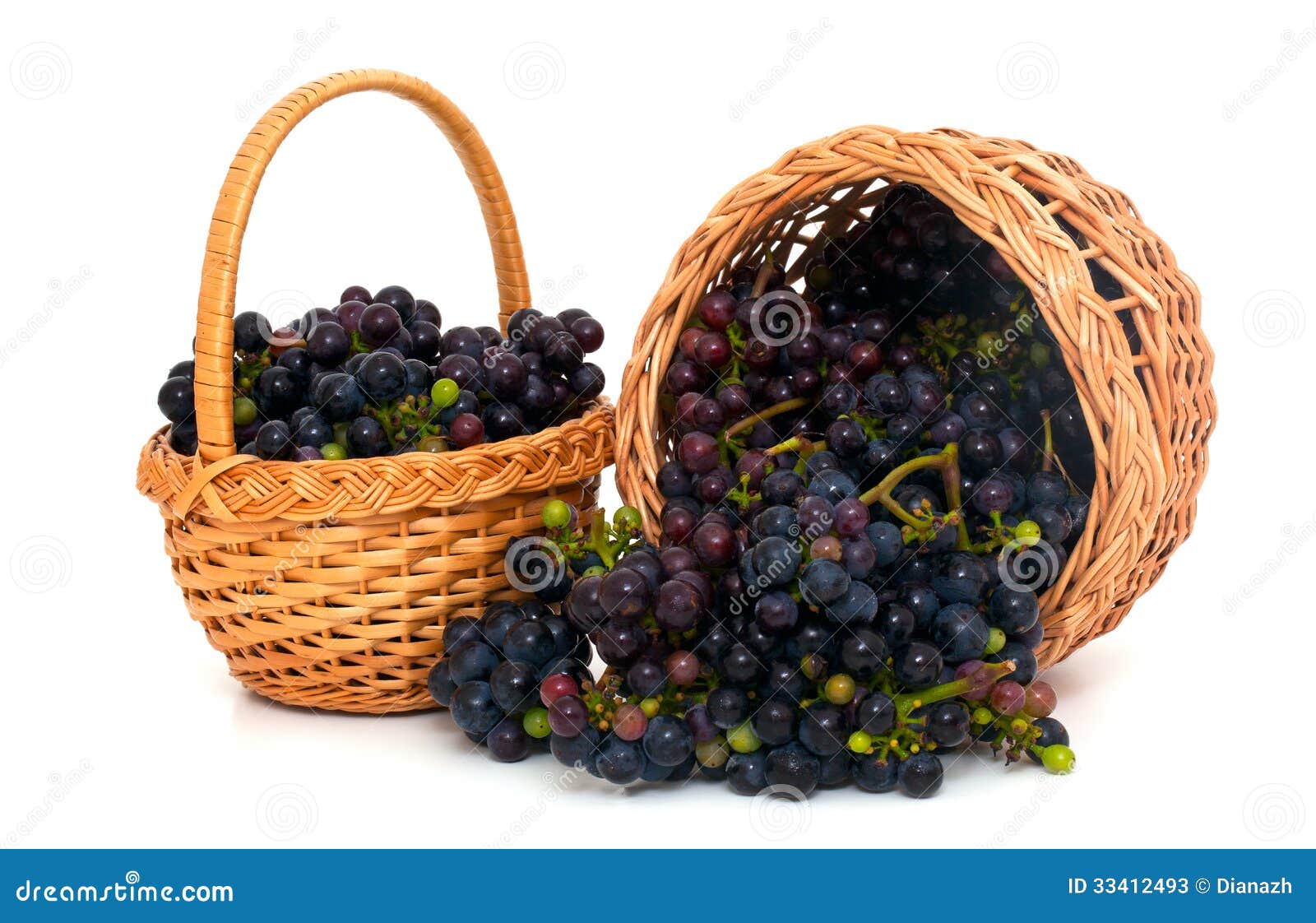 Fresh grapes in a basket stock image. Image of bunch - 33412493