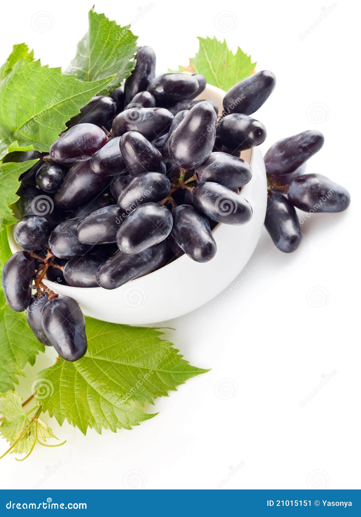 Fresh Grapes in Plate with Green Leaves Stock Image - Image of flora ...