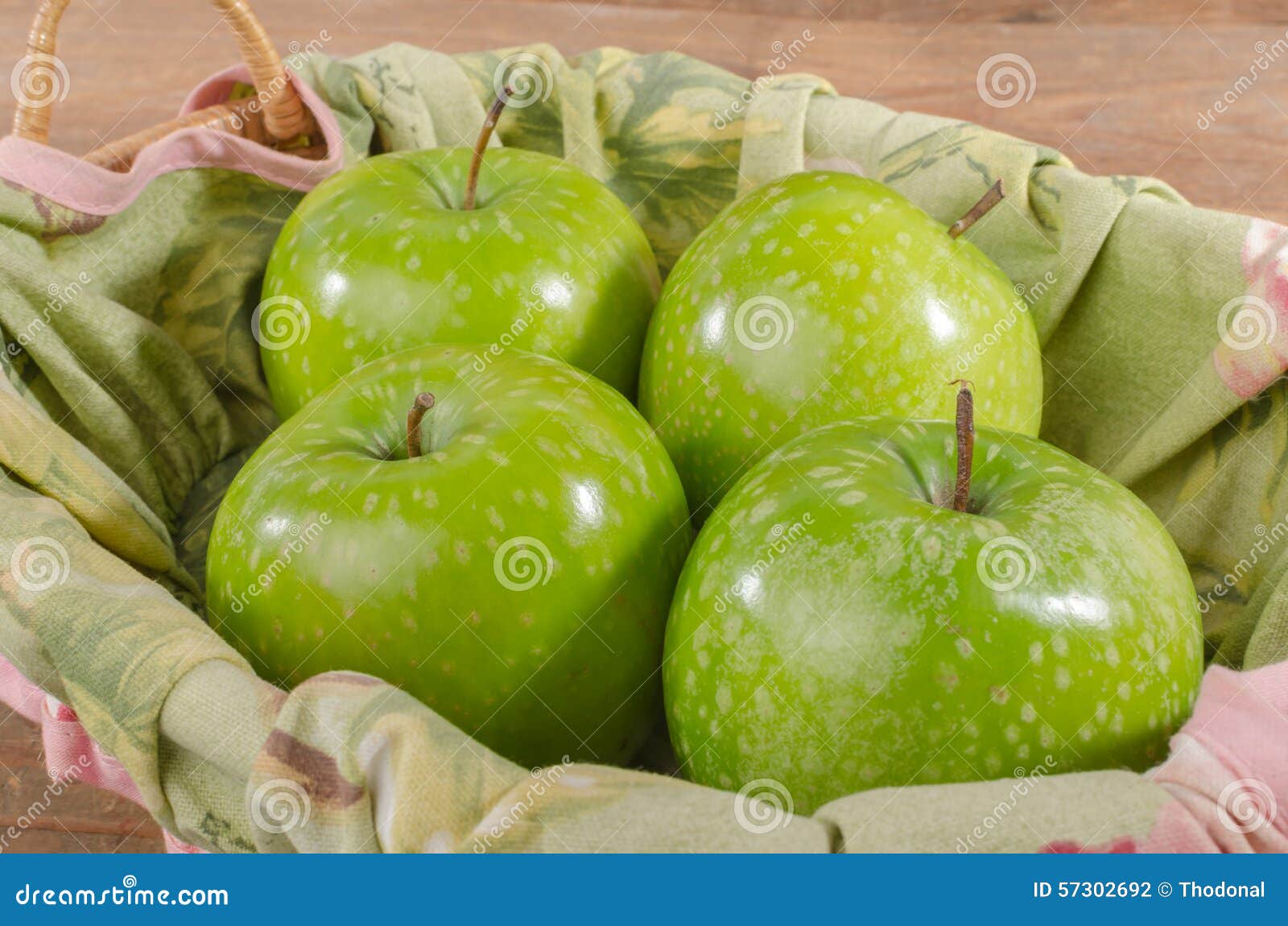 Fresh green apples stock photo. Image of sweet, fresh - 57302692