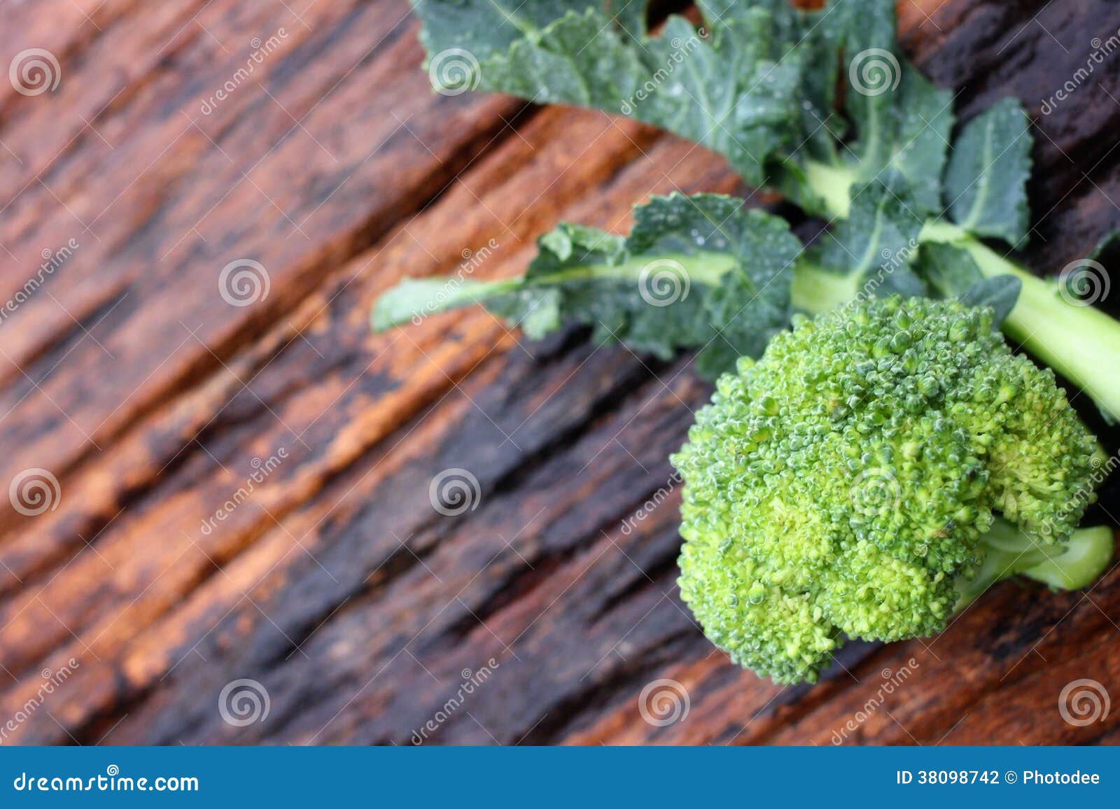 Fresh green broccoli stock photo. Image of tasty, wood - 38098742