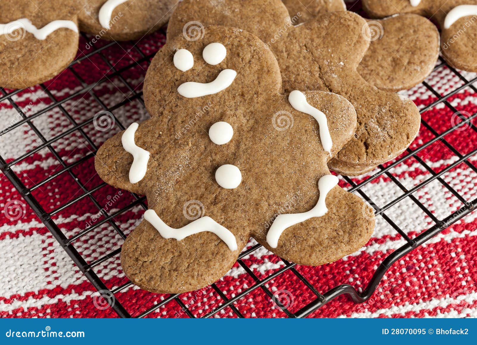 Fresh Homemade Gingerbread Men Stock Illustration - Illustration of ...