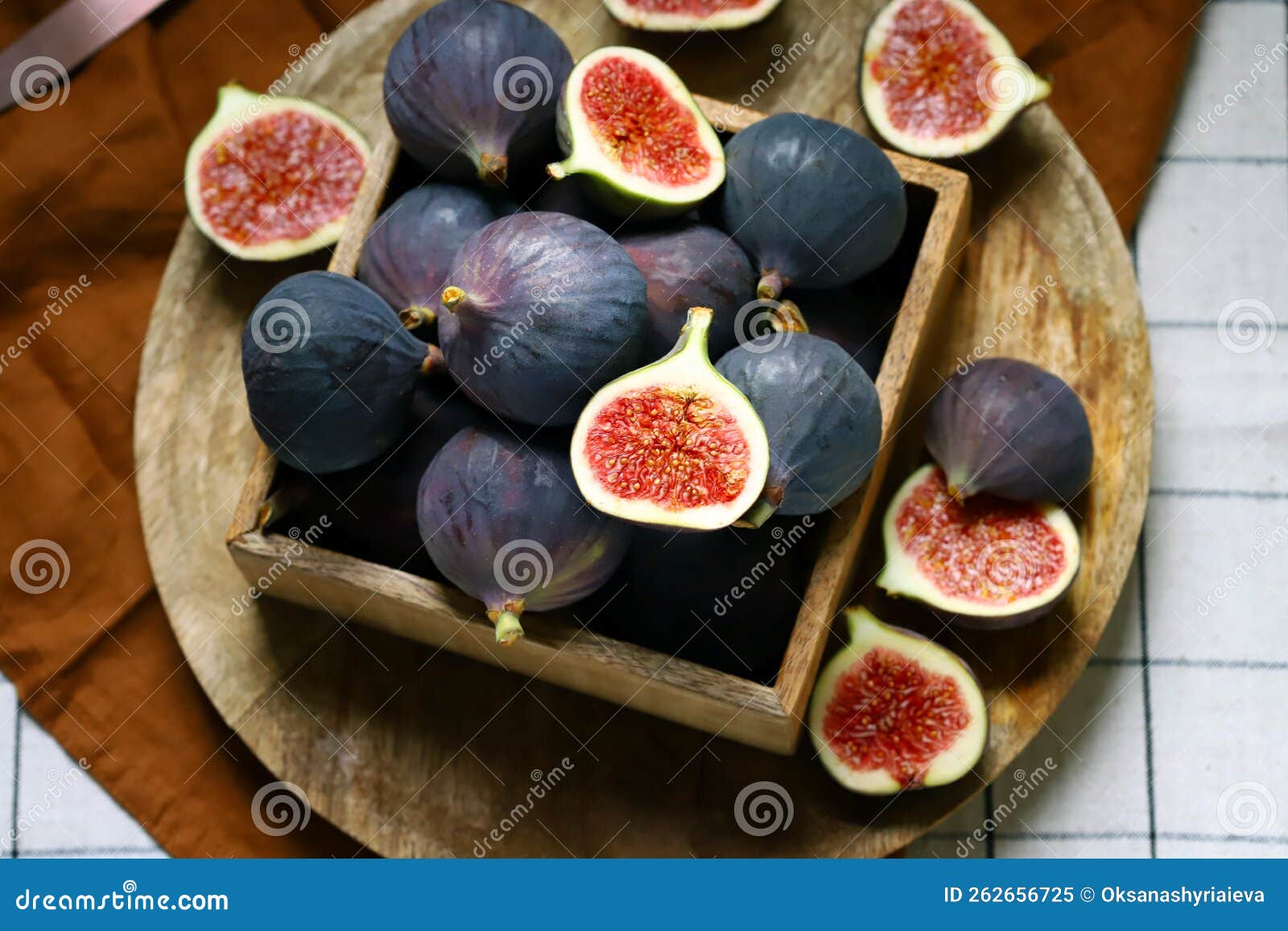 Fresh Juicy Figs in a Wooden Box Stock Image - Image of full, seed ...