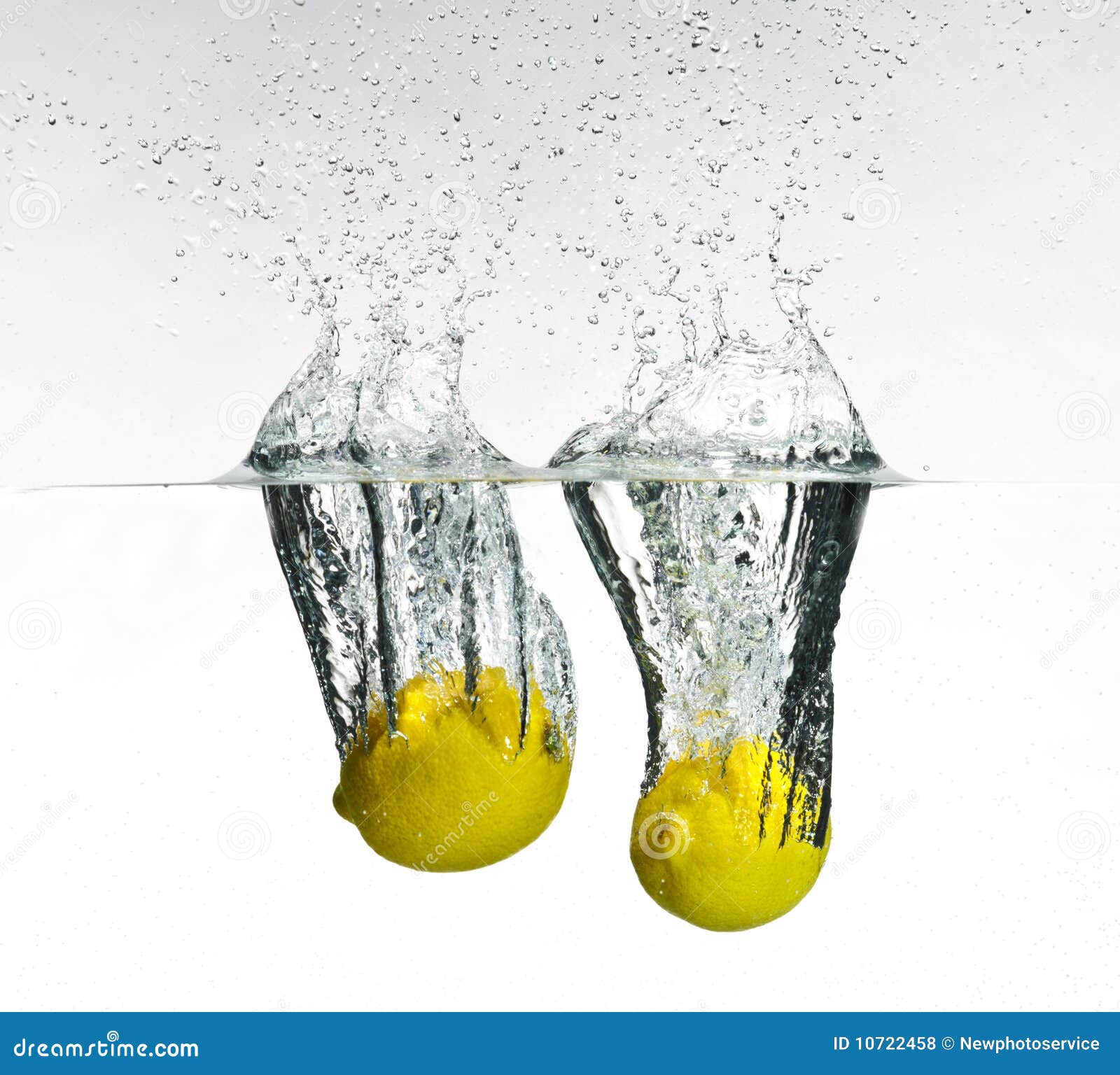 Fresh Lemon Dropped into Water Stock Photo - Image of bubble, summer ...