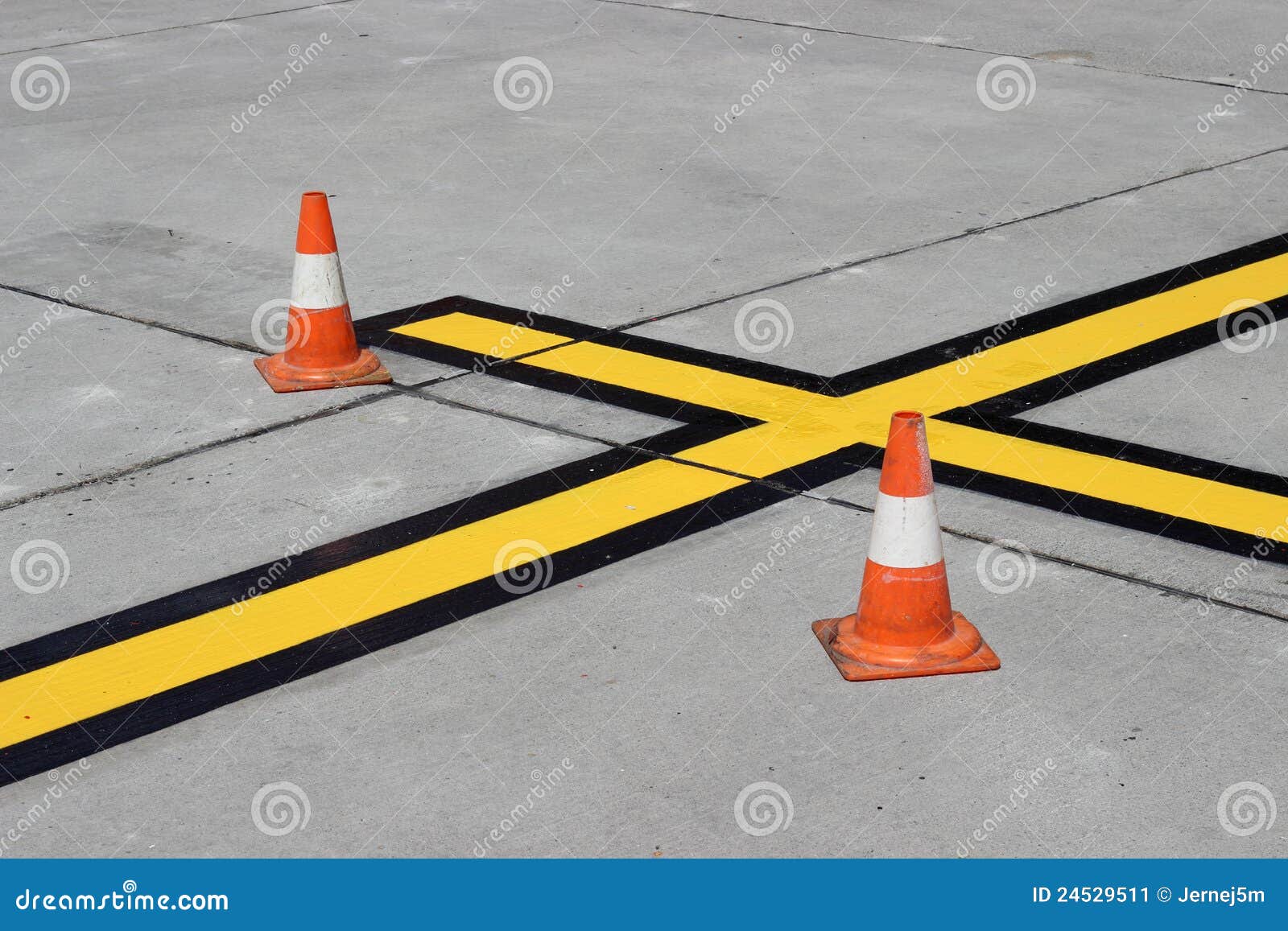 Fresh Lines on Parking Airport Platform Stock Image - Image of markings ...