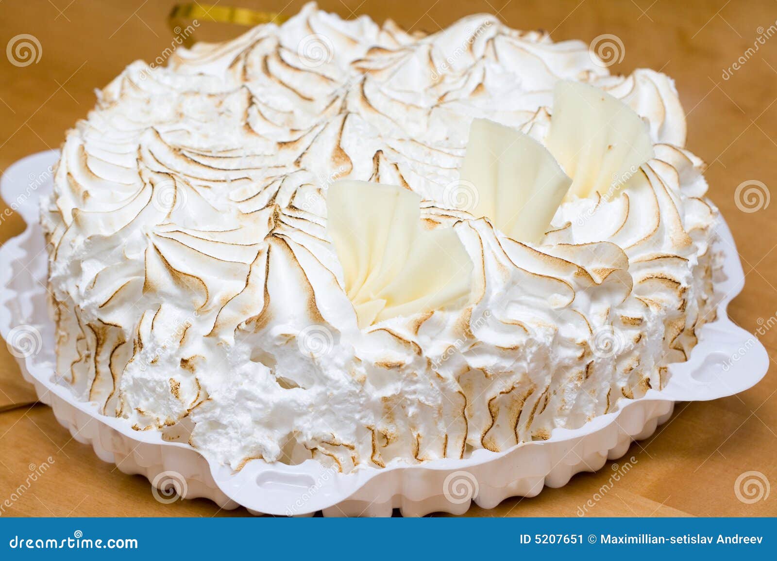 Fresh meringue cake stock image. Image of wooden, fresh - 5207651