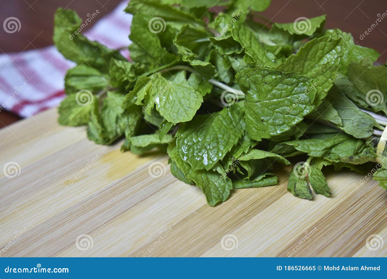Fresh Mint Leafs on Chopping Board Stock Image - Image of detail ...