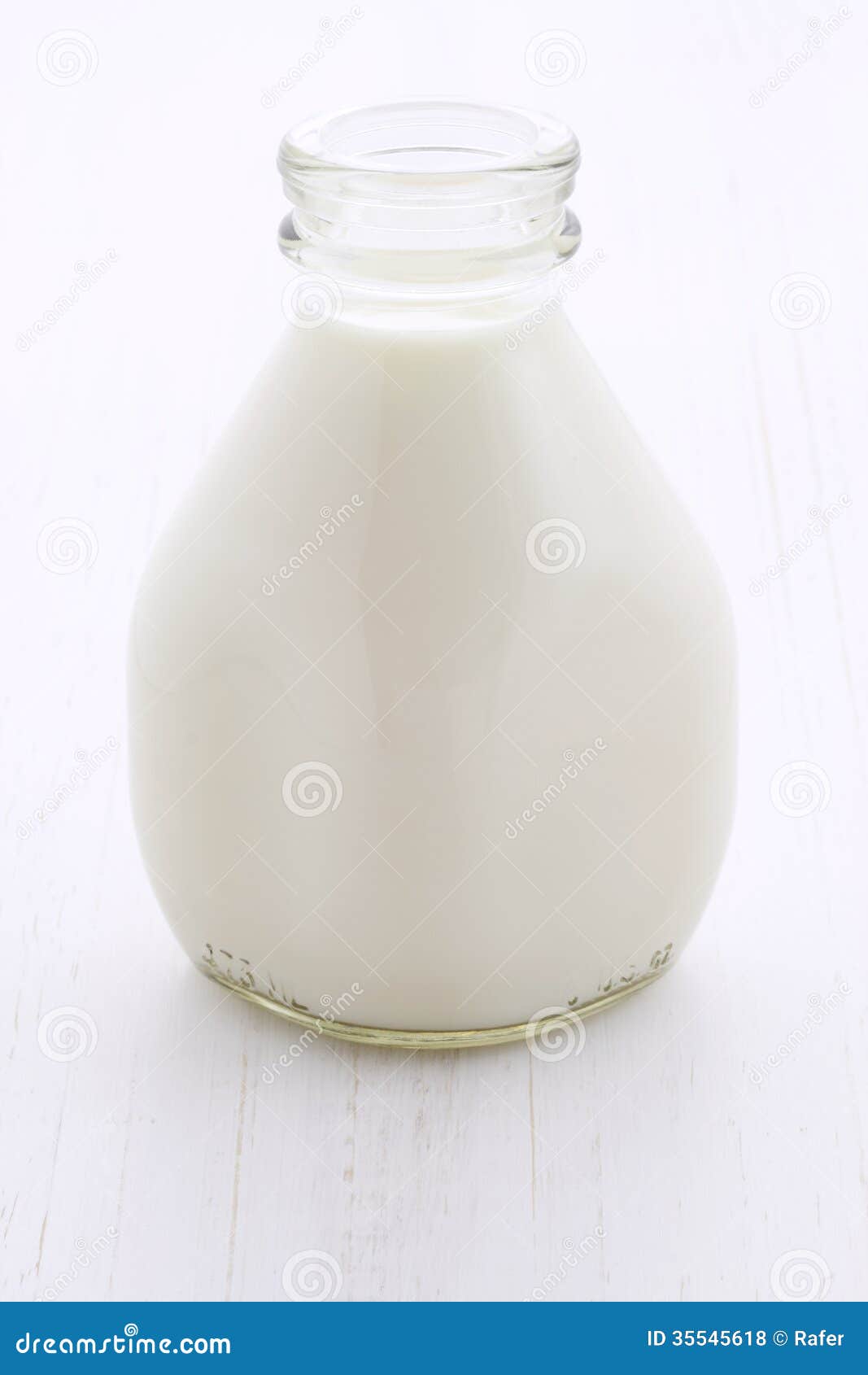 Fresh organic milk pint stock photo. Image of lactose - 35545618
