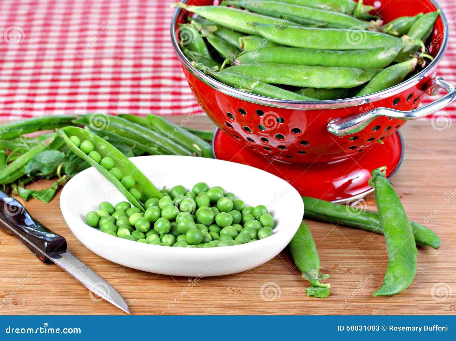 Fresh Organic Peas Being Shelled Stock Image - Image of lunch ...
