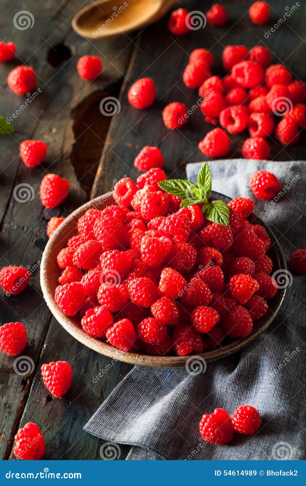 Fresh Organic Raw Raspberries Stock Image - Image of nutrition, sour ...
