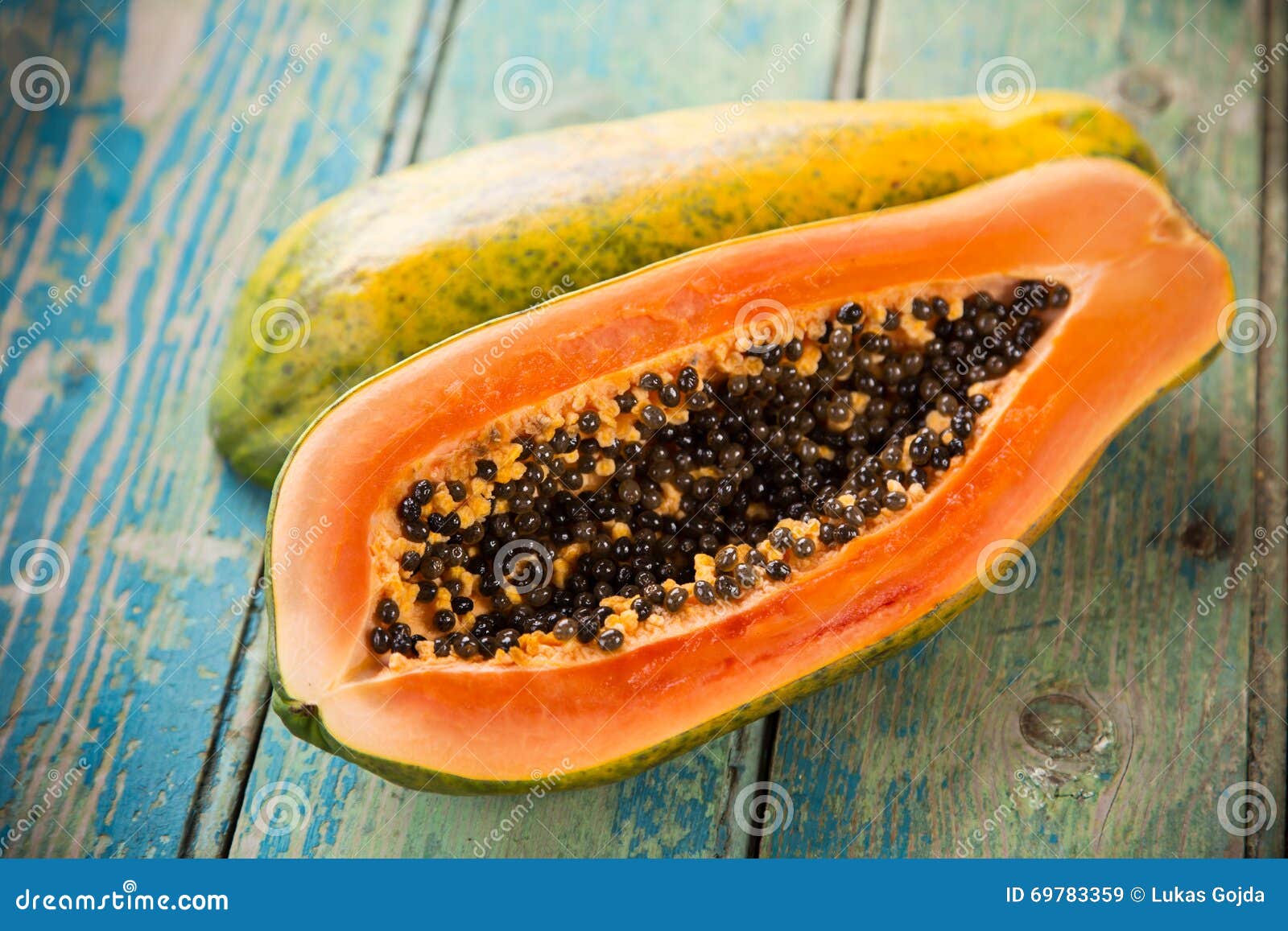 Fresh Papaya on Wooden Background Stock Image - Image of pieces ...