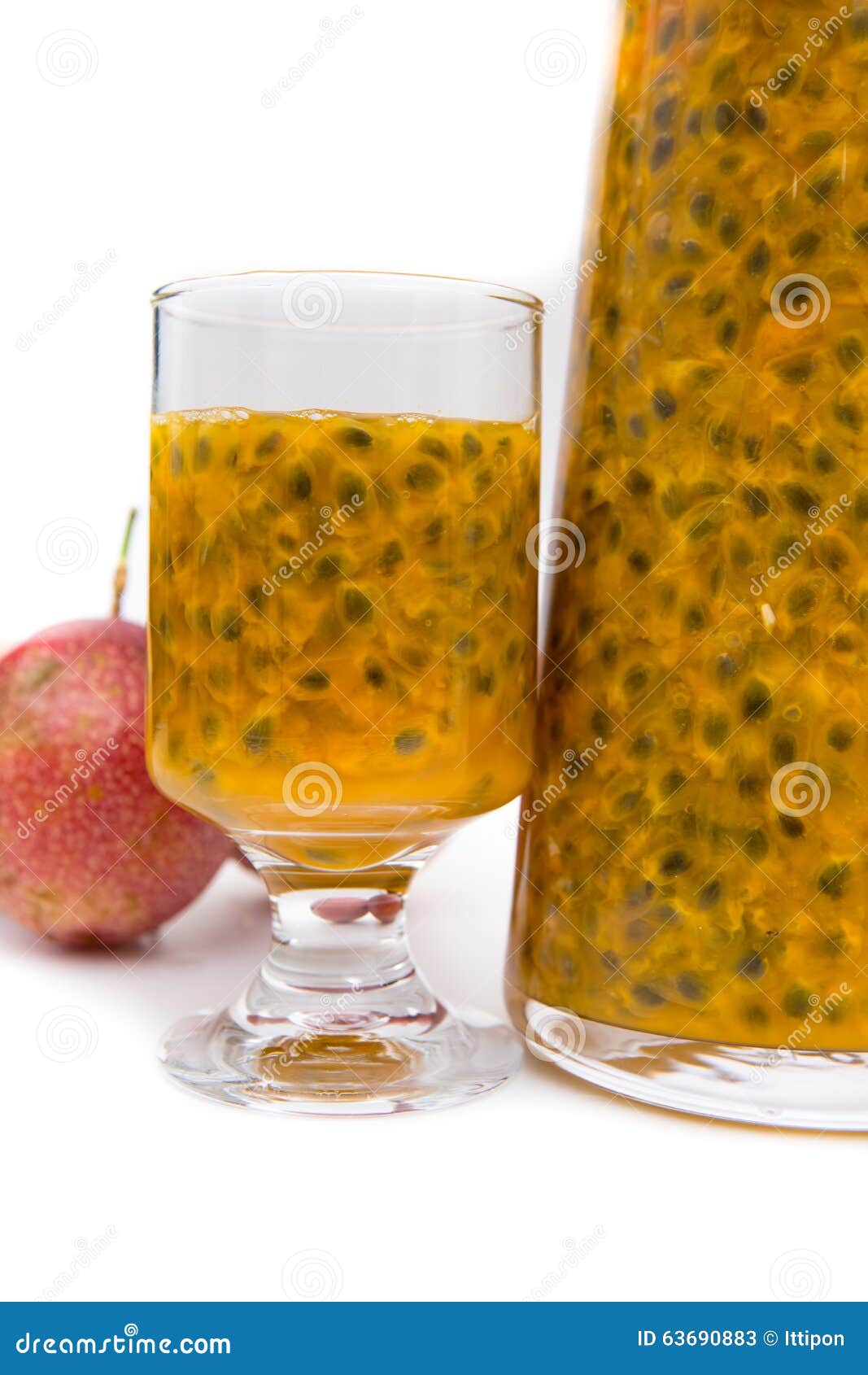 Fresh passion fruit juice stock image. Image of yellow - 63690883