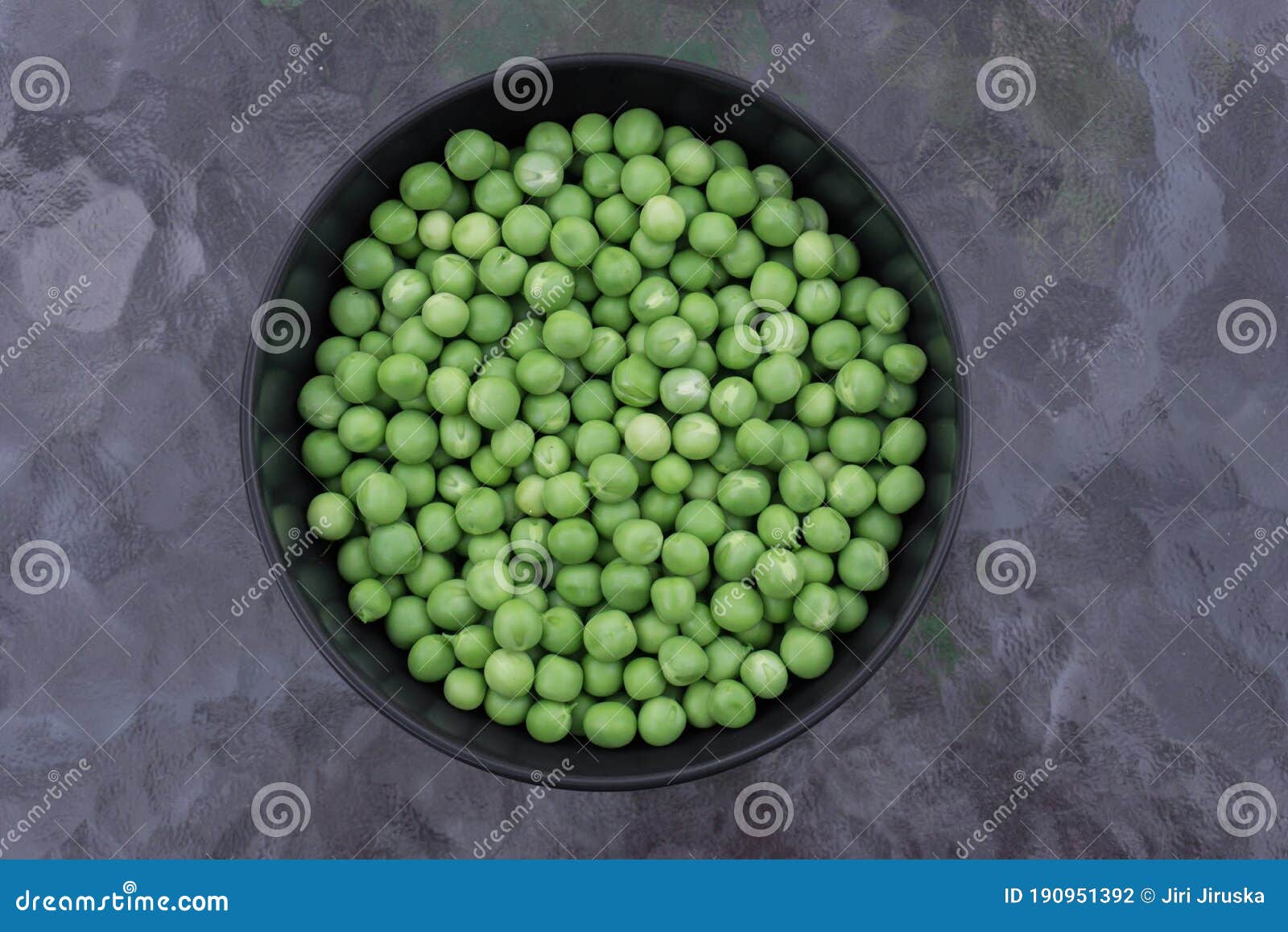 Fresh Pealed Peas in a Bowl Stock Photo - Image of diet, food: 190951392