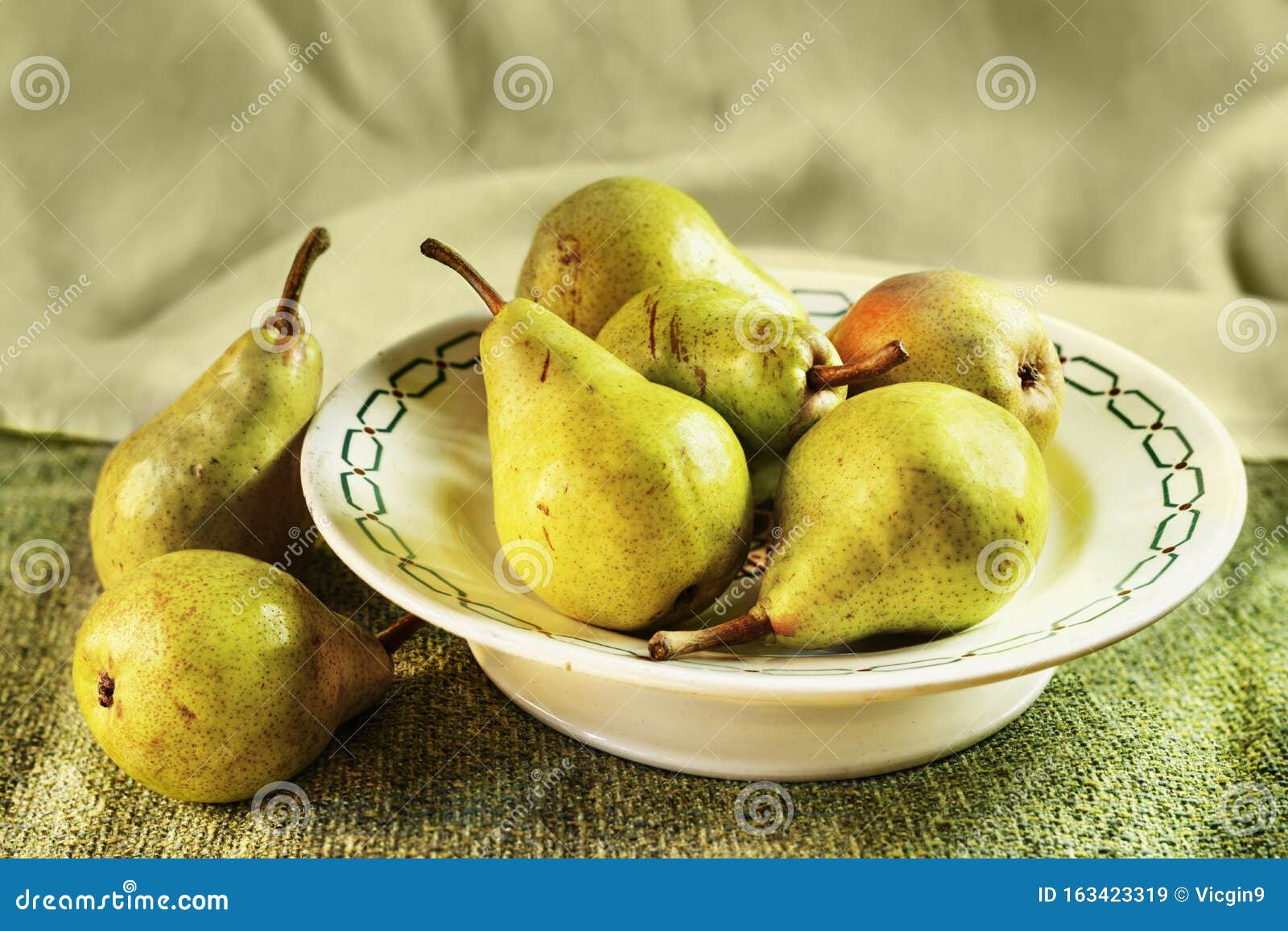 Fresh pears on a plate stock image. Image of autumn - 163423319