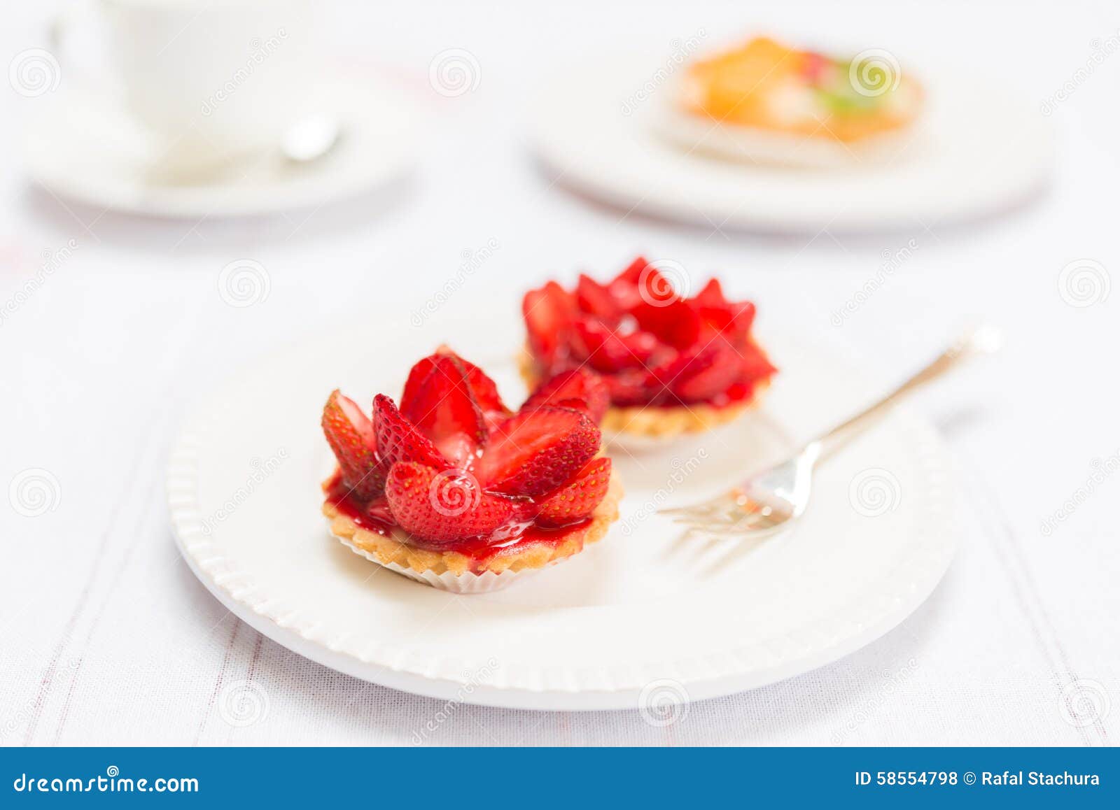 Fresh Pie Tart on White Plate Stock Photo - Image of fruit, round: 58554798