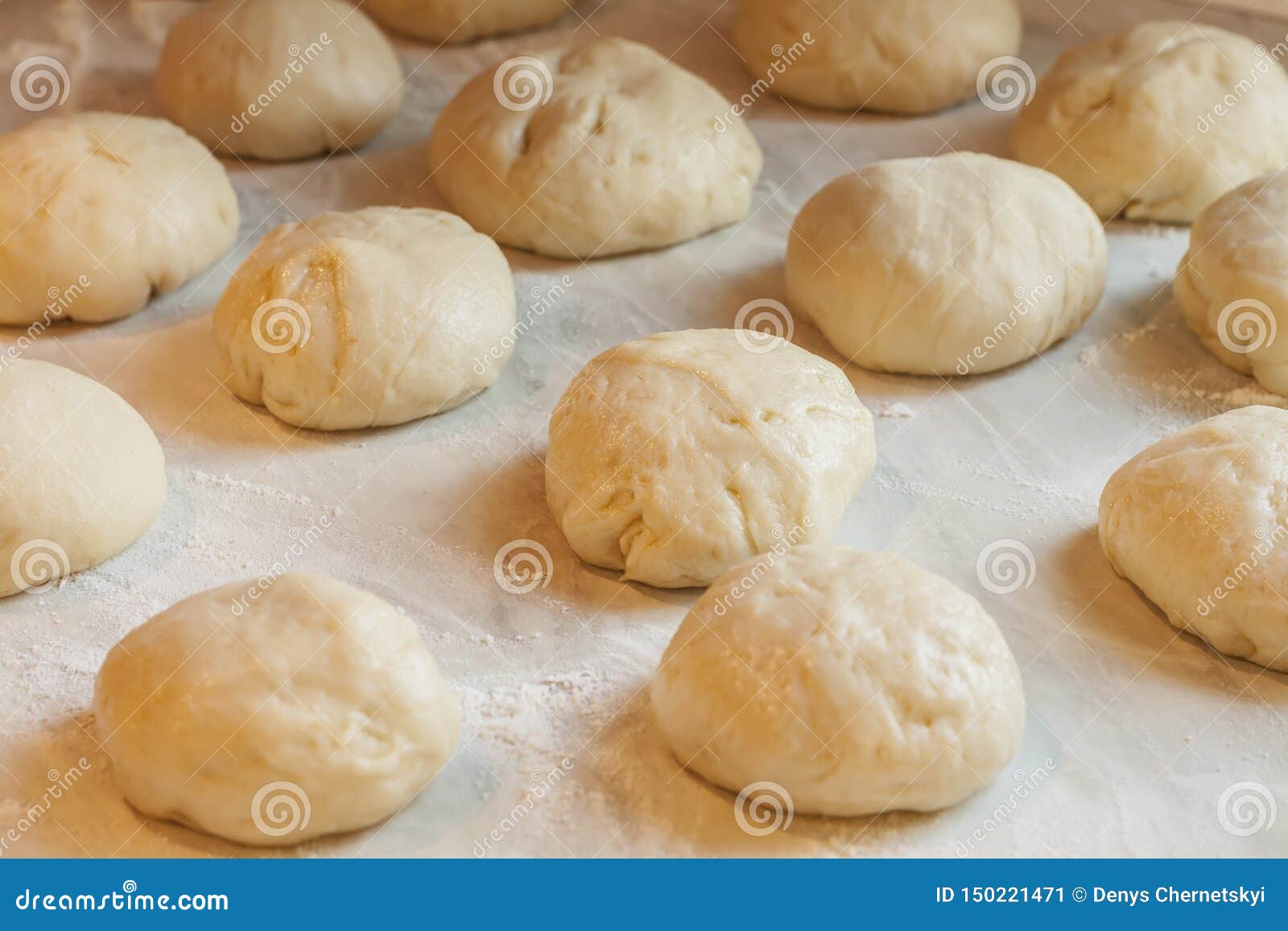 Fresh Pieces of Raw Dough with Flour on the Table in the Kitchen Stock ...