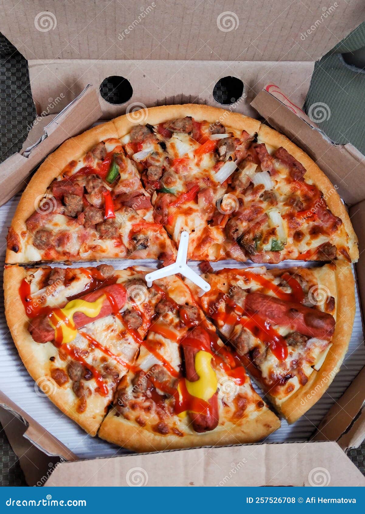 Fresh Pizza in the Cardboard Box Stock Photo - Image of meal, italian ...