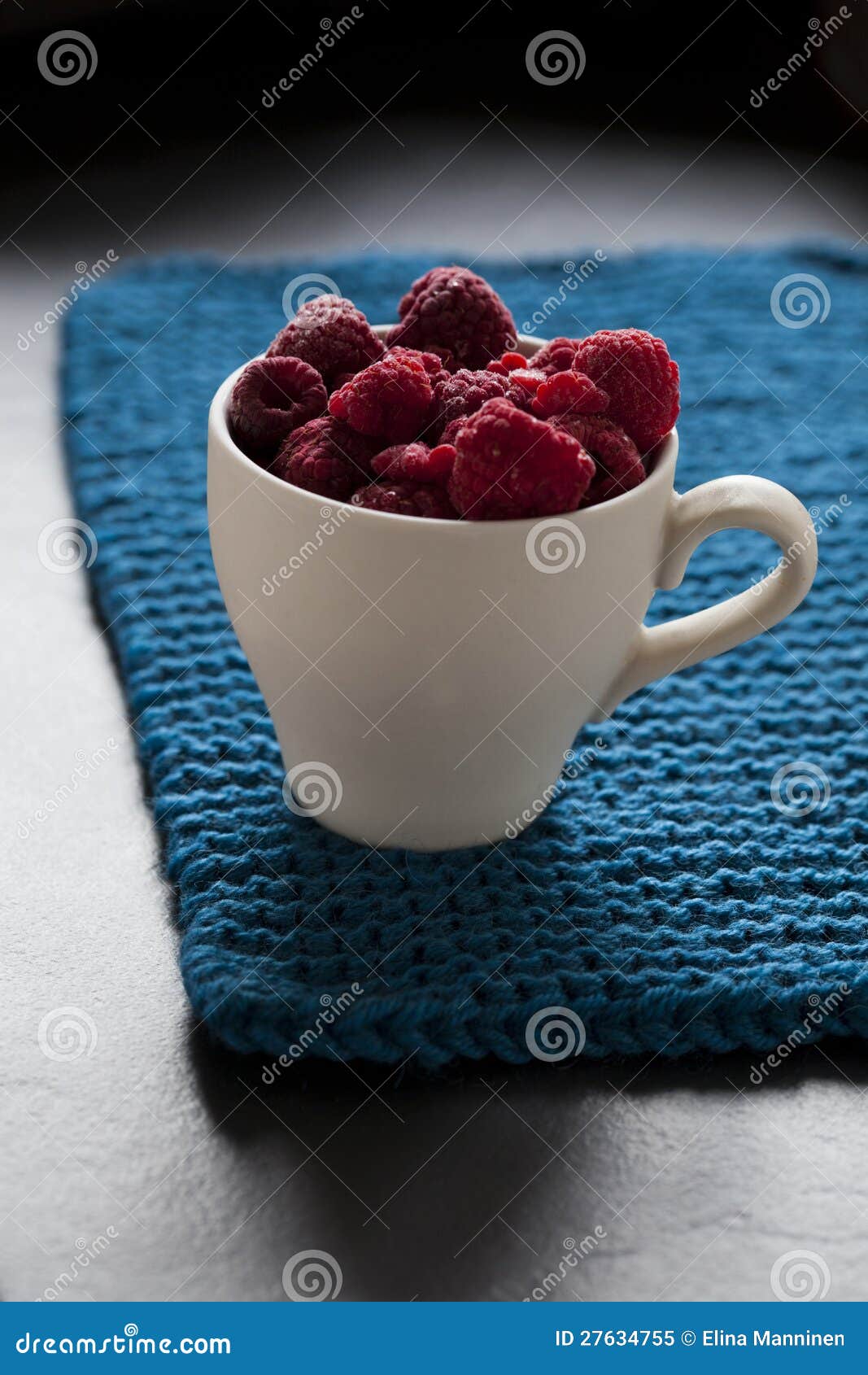 Fresh raspberries in cup stock image. Image of diet, table - 27634755