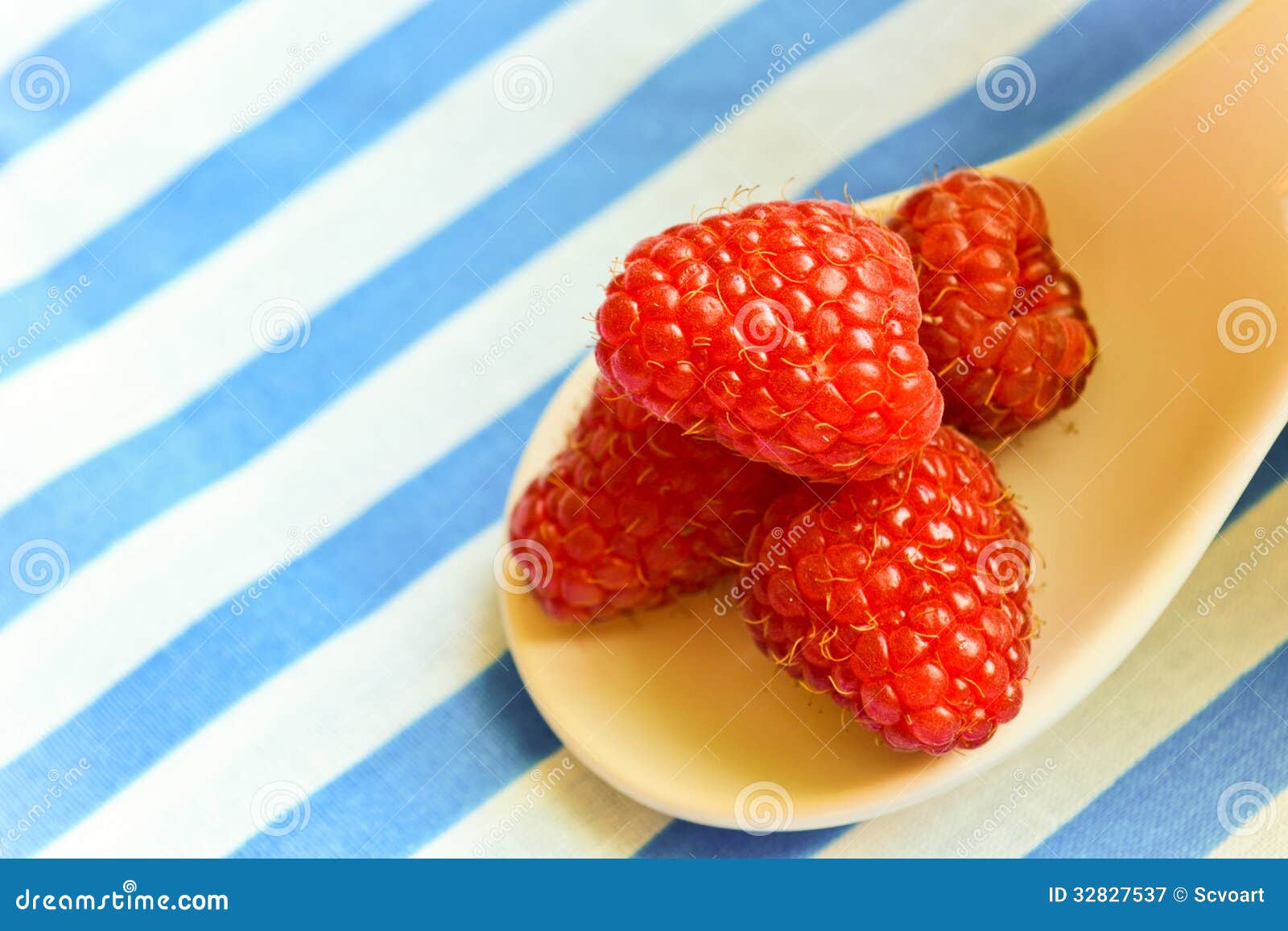 Fresh raspberries stock image. Image of pretty, harvest - 32827537