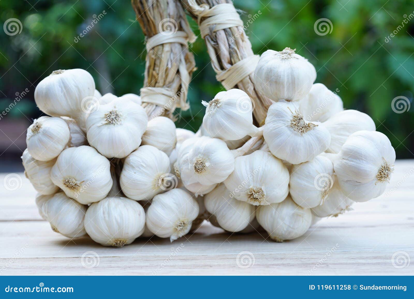 Fresh Raw Garlic Bundle, Copy Space, Kitchen Raw Ingredient Concept ...