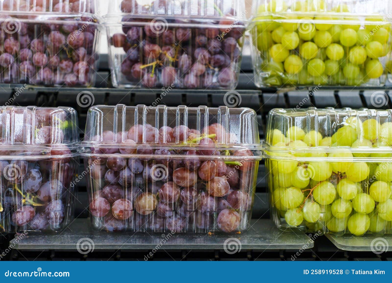 Fresh Red and Green Grapes in Plastic Box in Supermarket Close-up ...