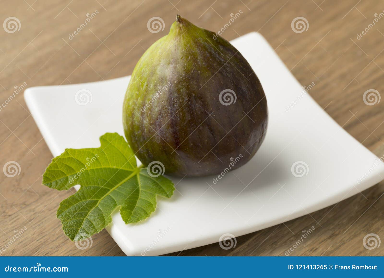 Fresh ripe fig on a dish stock image. Image of fresh - 121413265