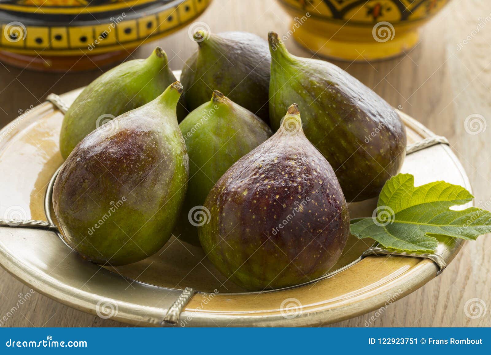 Fresh ripe figs on a dish stock image. Image of healthy - 122923751
