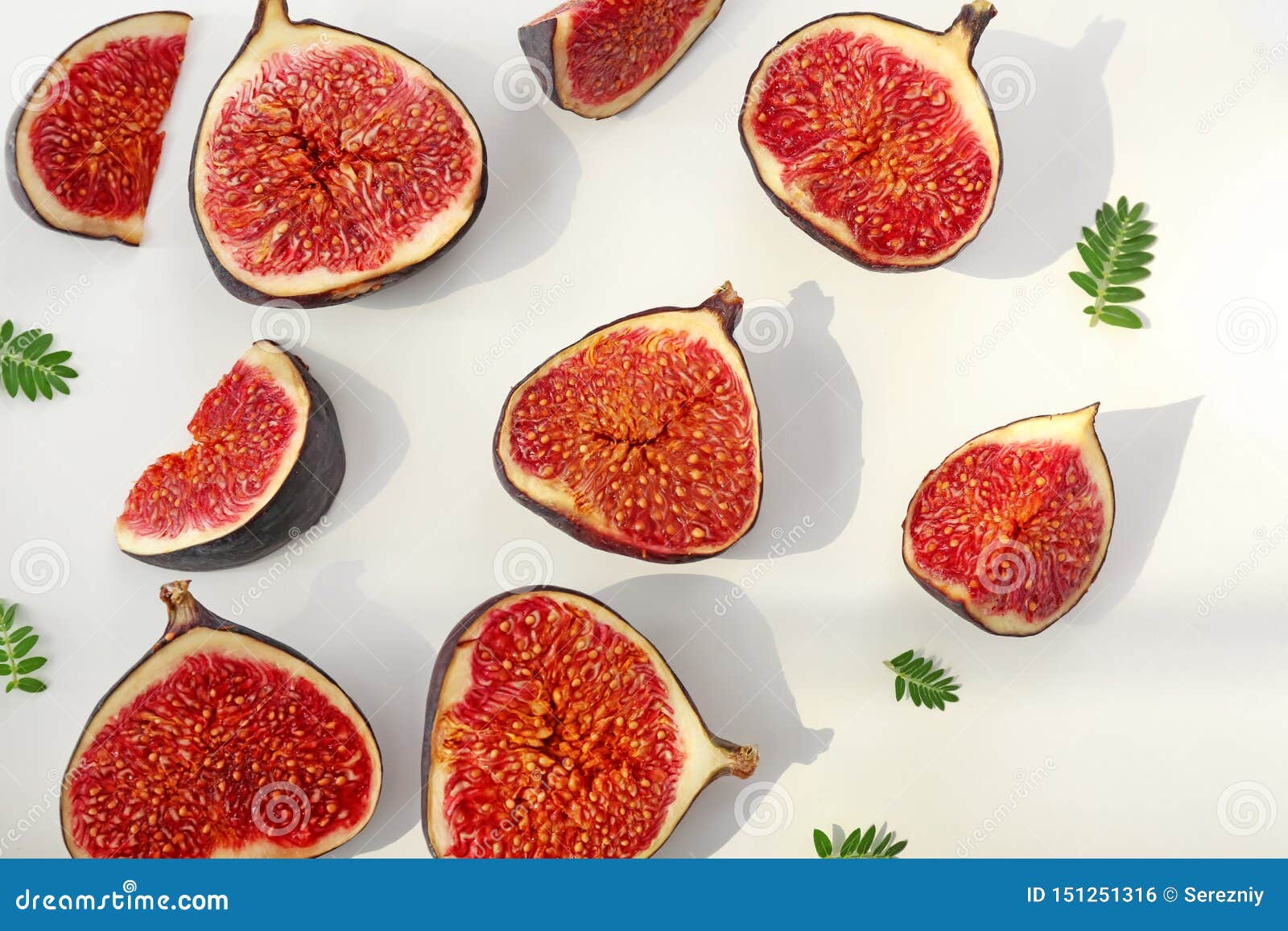 Fresh Ripe Figs and Green Leaves on White Background, Flat Lay Stock ...