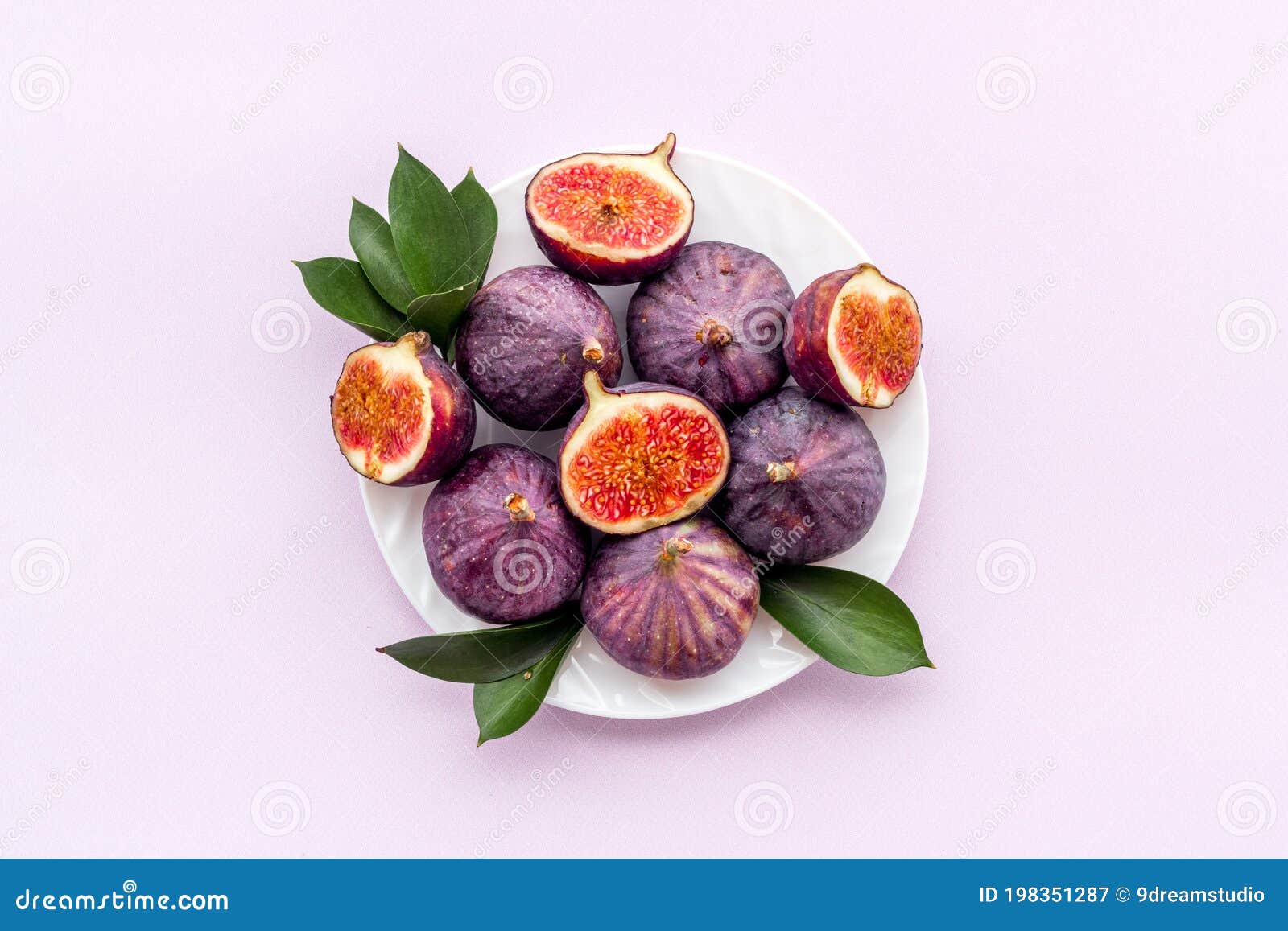 Fresh Ripe Figs in on Plate with Leaves. Mediterranean Fruit Background ...