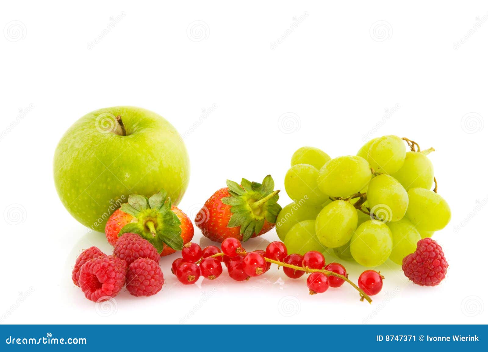 Fresh ripe summer fruit stock image. Image of green, currants - 8747371