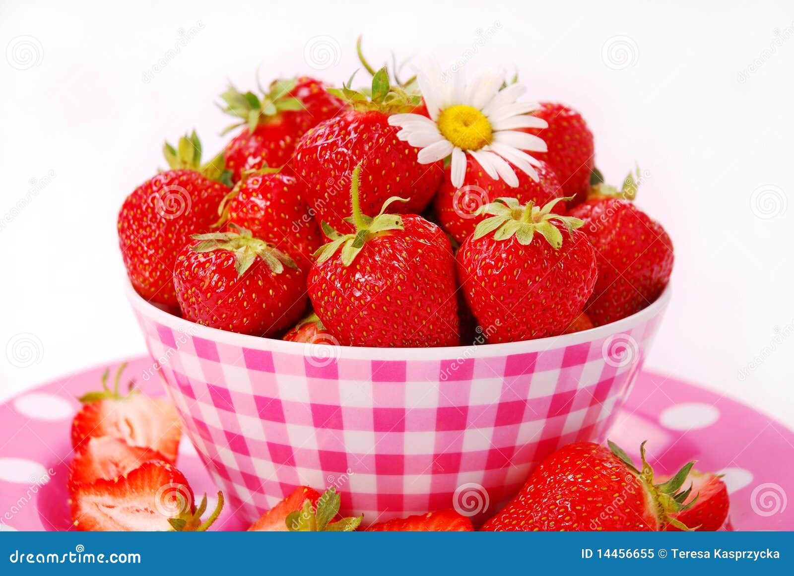Fresh strawberries in bowl stock image. Image of strawberries - 14456655