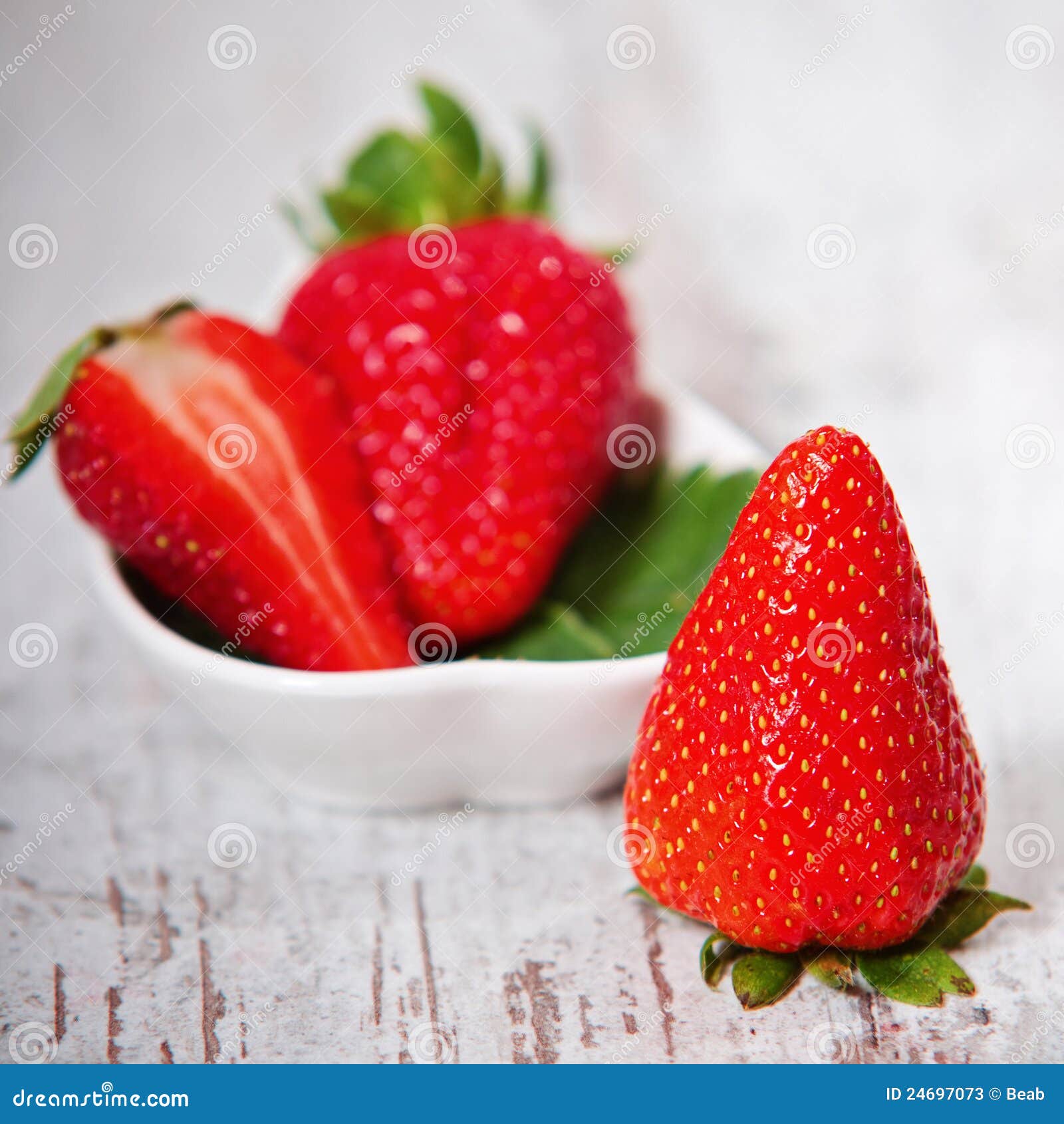 Fresh Strawberries in a Bowl Stock Image - Image of green, eating: 24697073