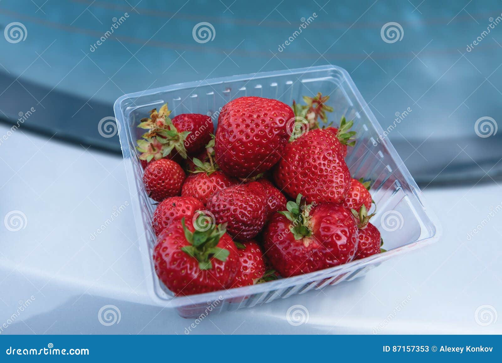 Fresh Strawberries in a Box Stock Image - Image of background, healthy ...